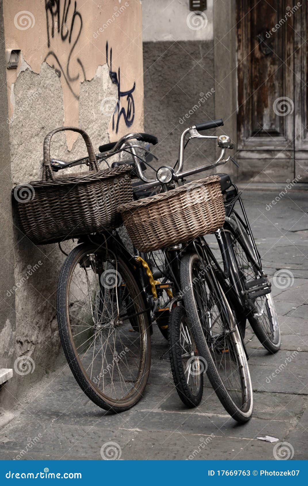 Italian Old-style Bicycles in Lucca, Tuscany Stock Image - Image of ...