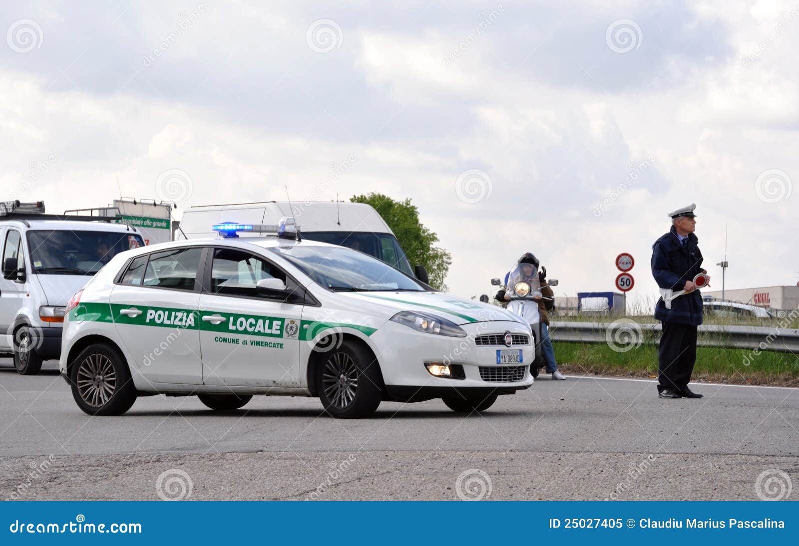 Italian Police Car and Policeman Editorial Image - Image of head, grill ...