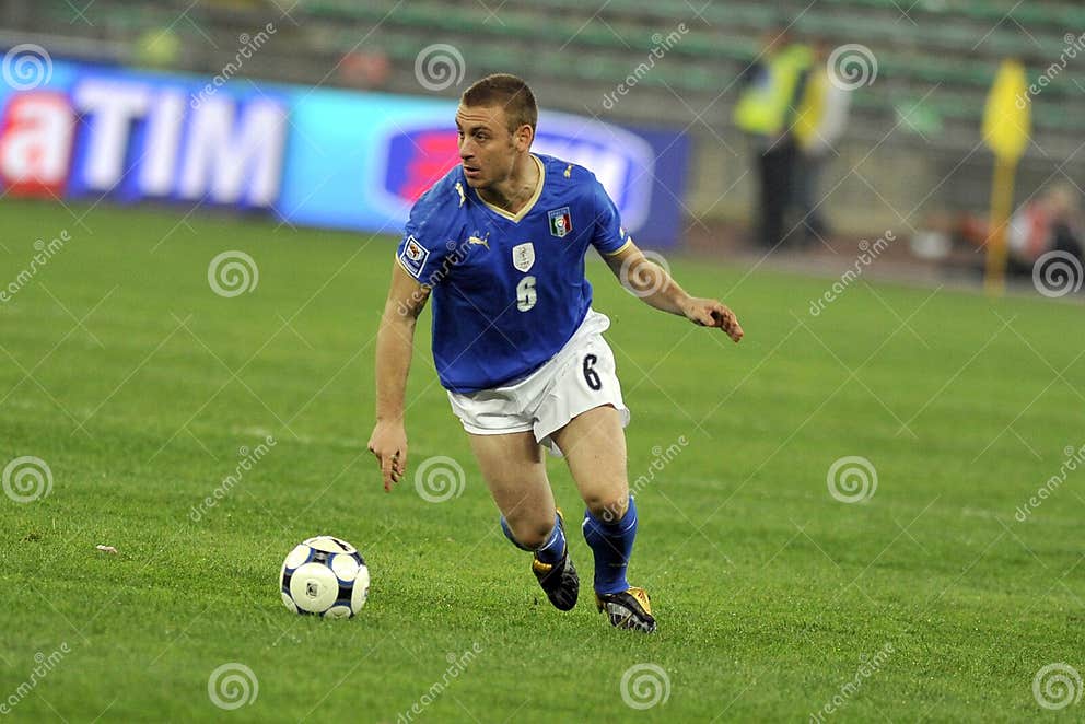 Italian soccer player editorial photo. Image of players - 8811481