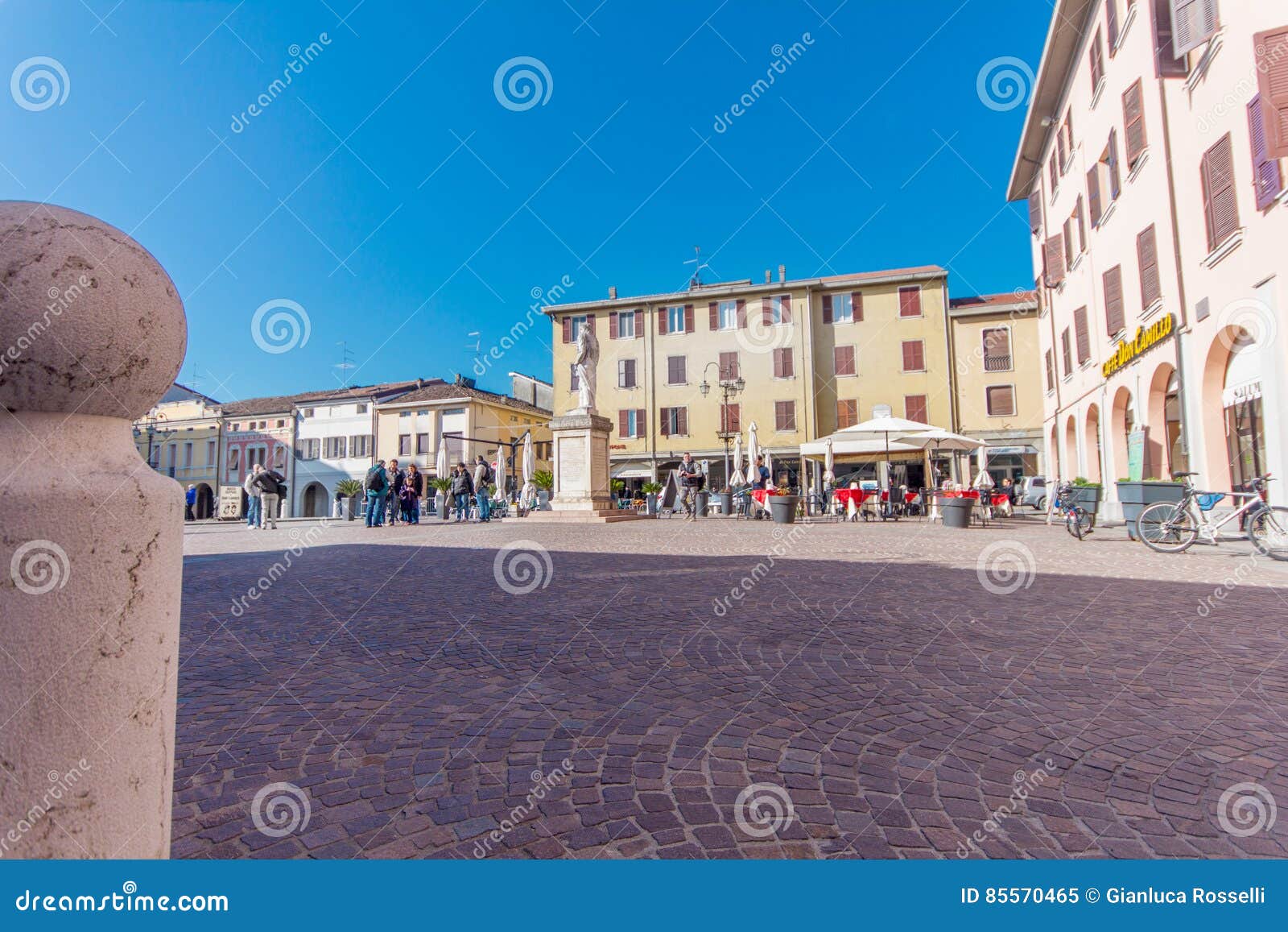 Italian square editorial image. Image of center, outdoors - 85570465
