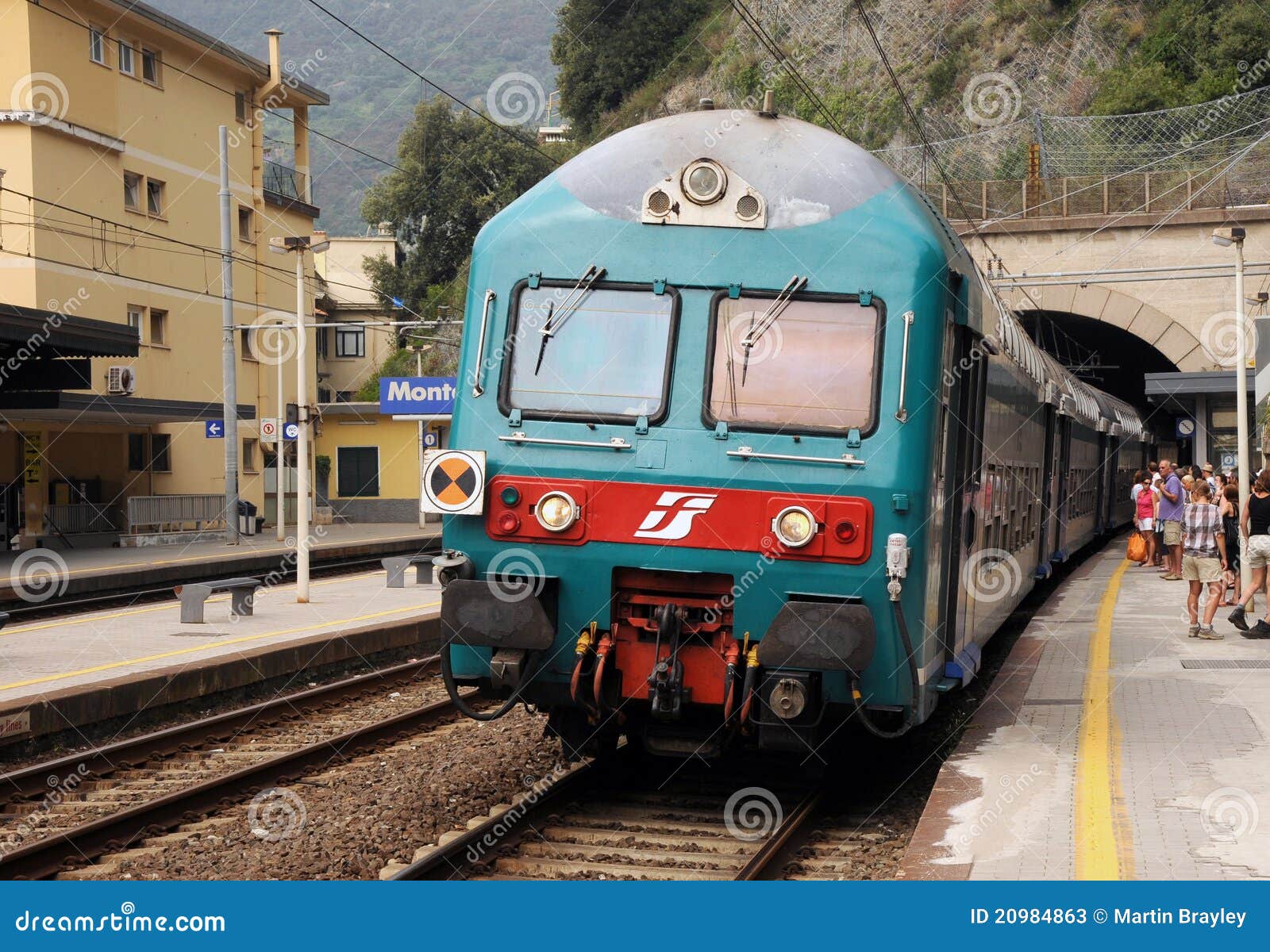 Italian train editorial stock photo. Image of architecture - 20984863