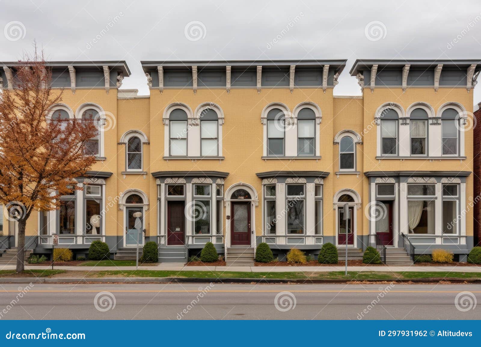 Italianate Building Front with Row of Tall, Rounded Windows Stock Photo ...