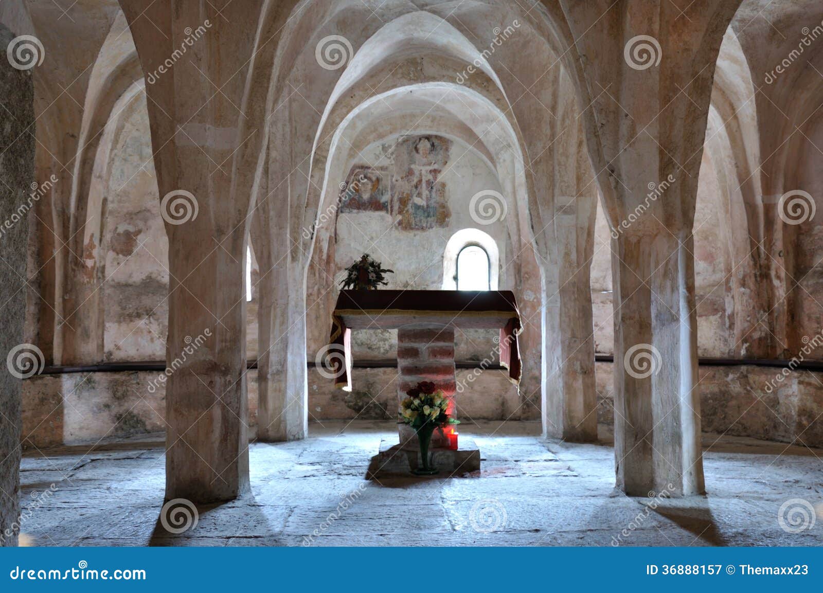 Italien, Krypta Der Romanesquekirche Stockbild - Bild von apsis ...