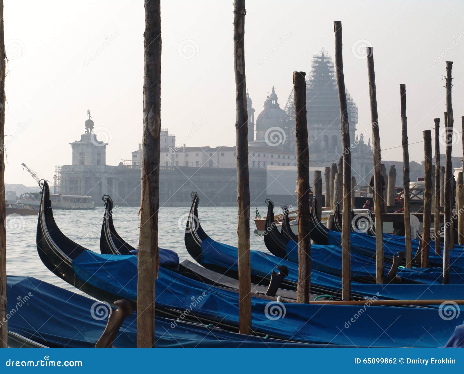Italien Venedig gondeln redaktionelles stockfotografie. Bild von ...