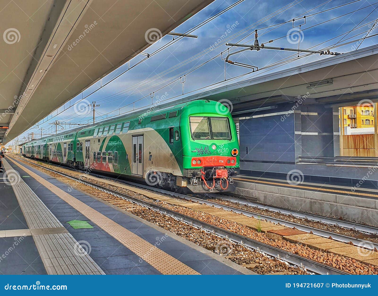 Italienischer Zug in Der Bahnhof Stockbild - Bild von fahrzeug ...