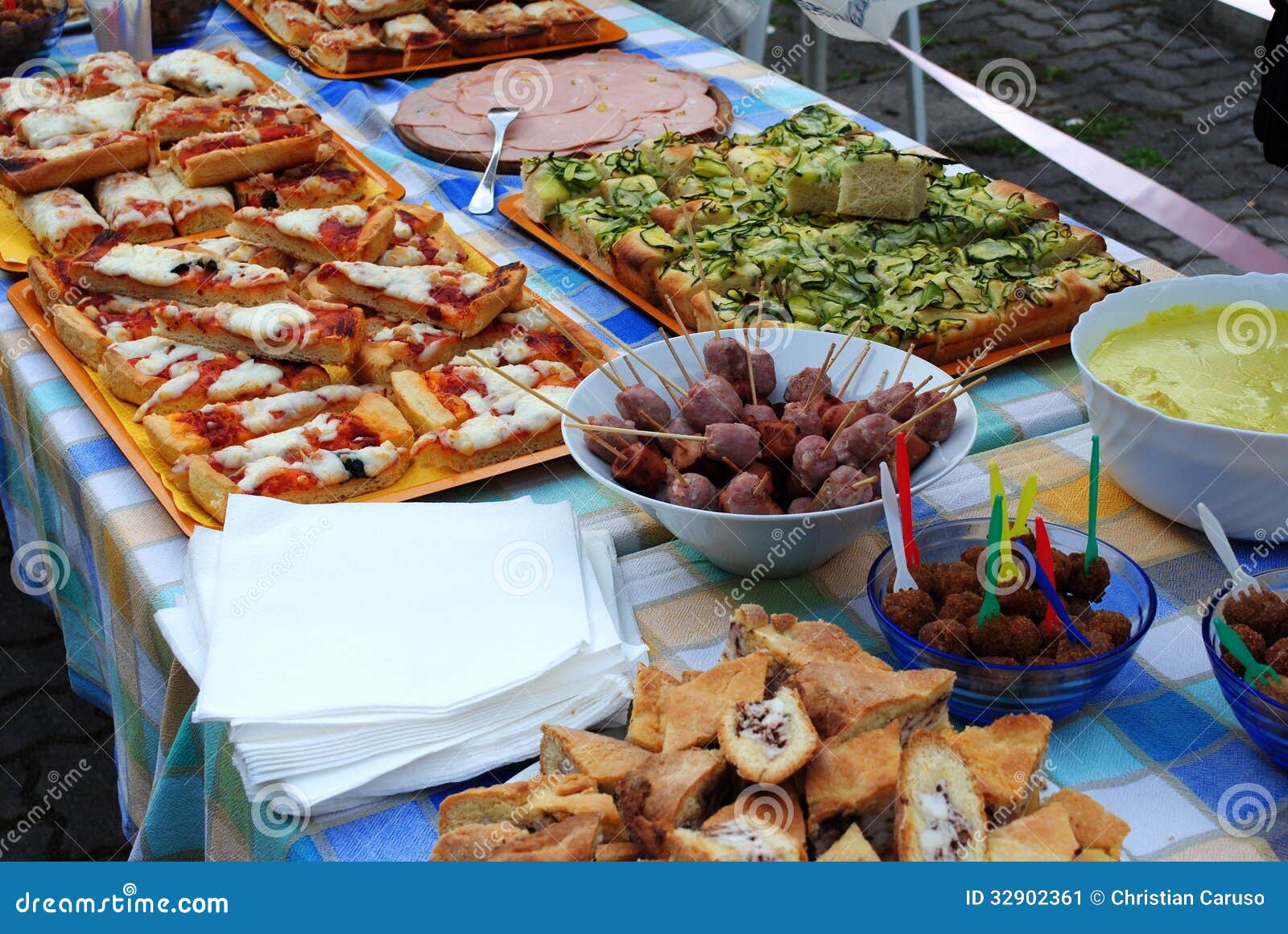 Italienisches Buffet stockbild. Bild von schmieröl, oliven - 32902361