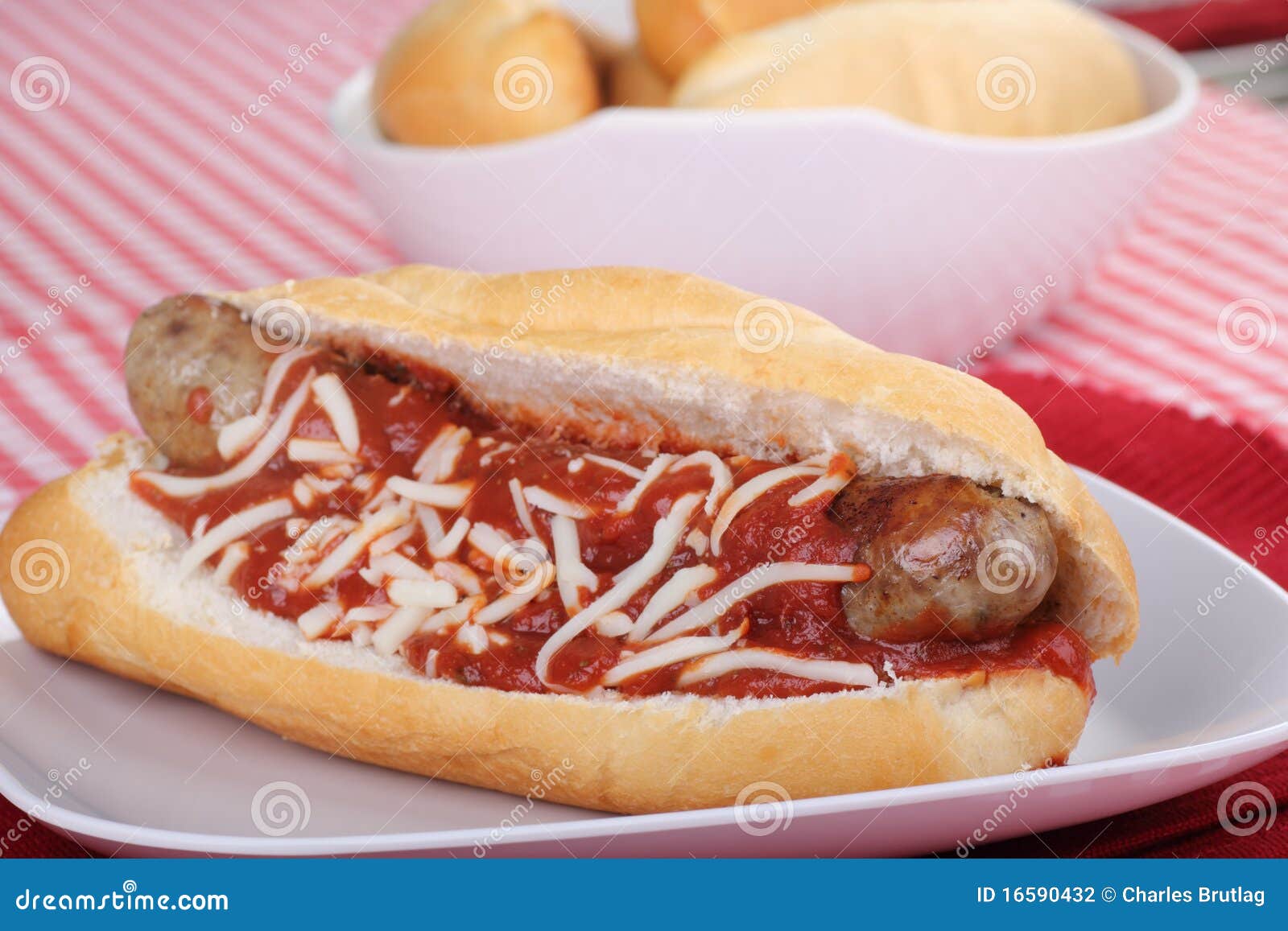 Italienisches Wurst-Sandwich Stockfoto - Bild von tomate, käse: 16590432