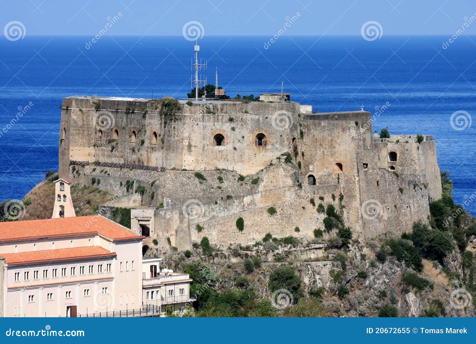 Italy.Scilla Schloss, Kalabrien Stockbild - Bild von sonne, kirche ...