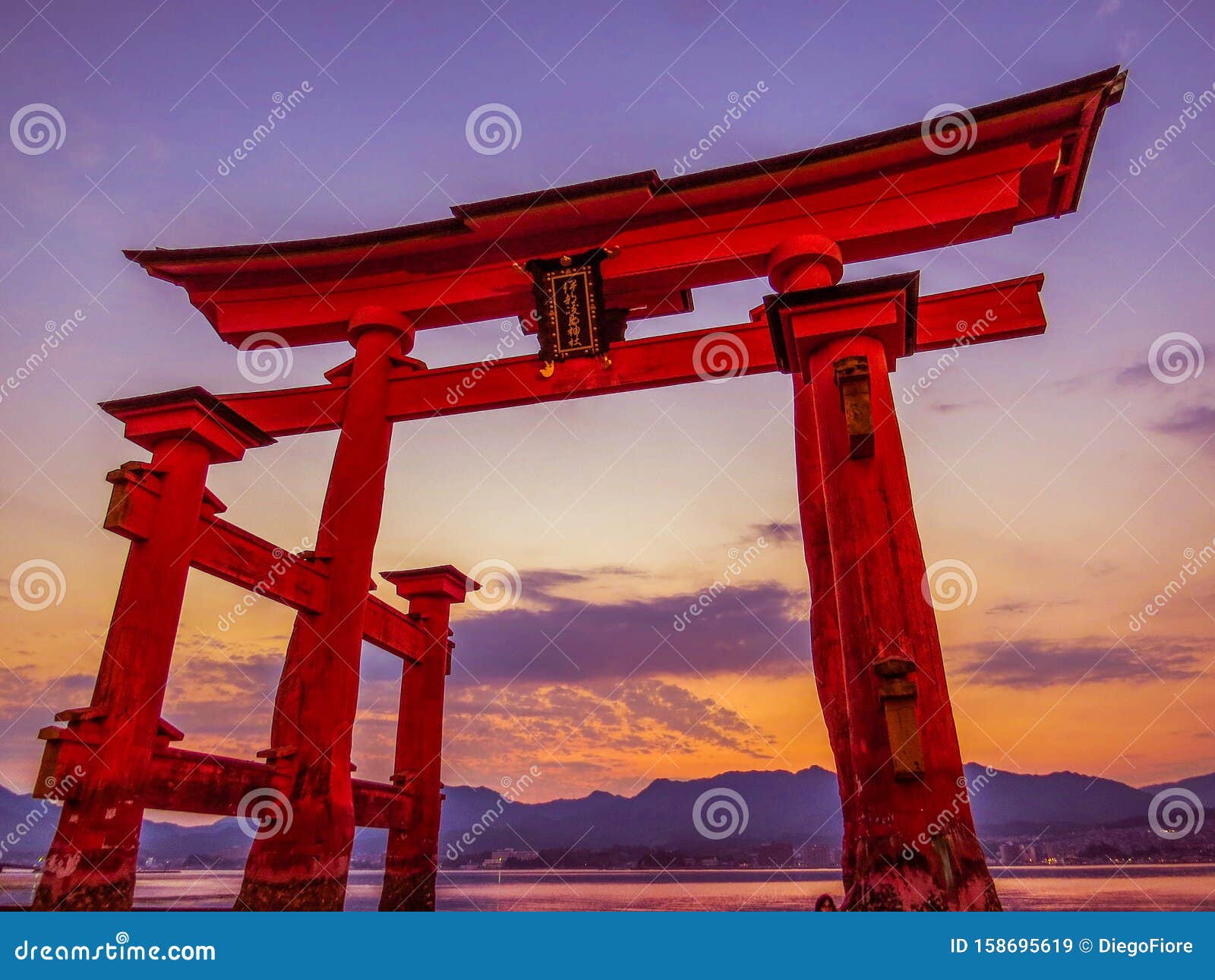 Itsukushima Big Red Floating Torii Gate At Miyajima Island, Hiroshima ...