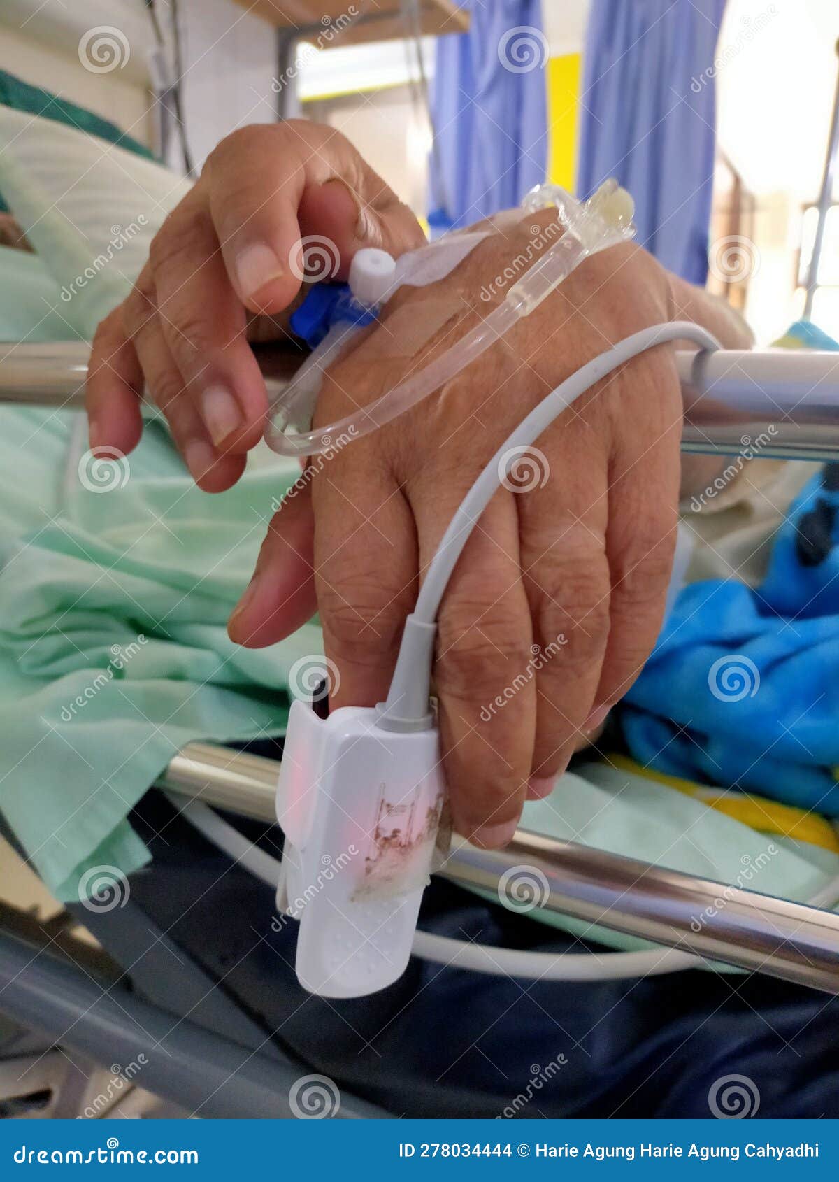 IV Line in Sick Man& X27;s Hand Stock Photo - Image of darah, sick ...