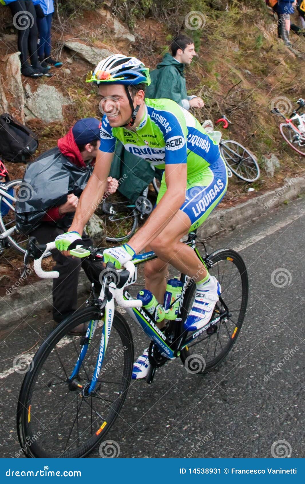 Ivan Basso - Mortirolo editorial photo. Image of bike - 14538931