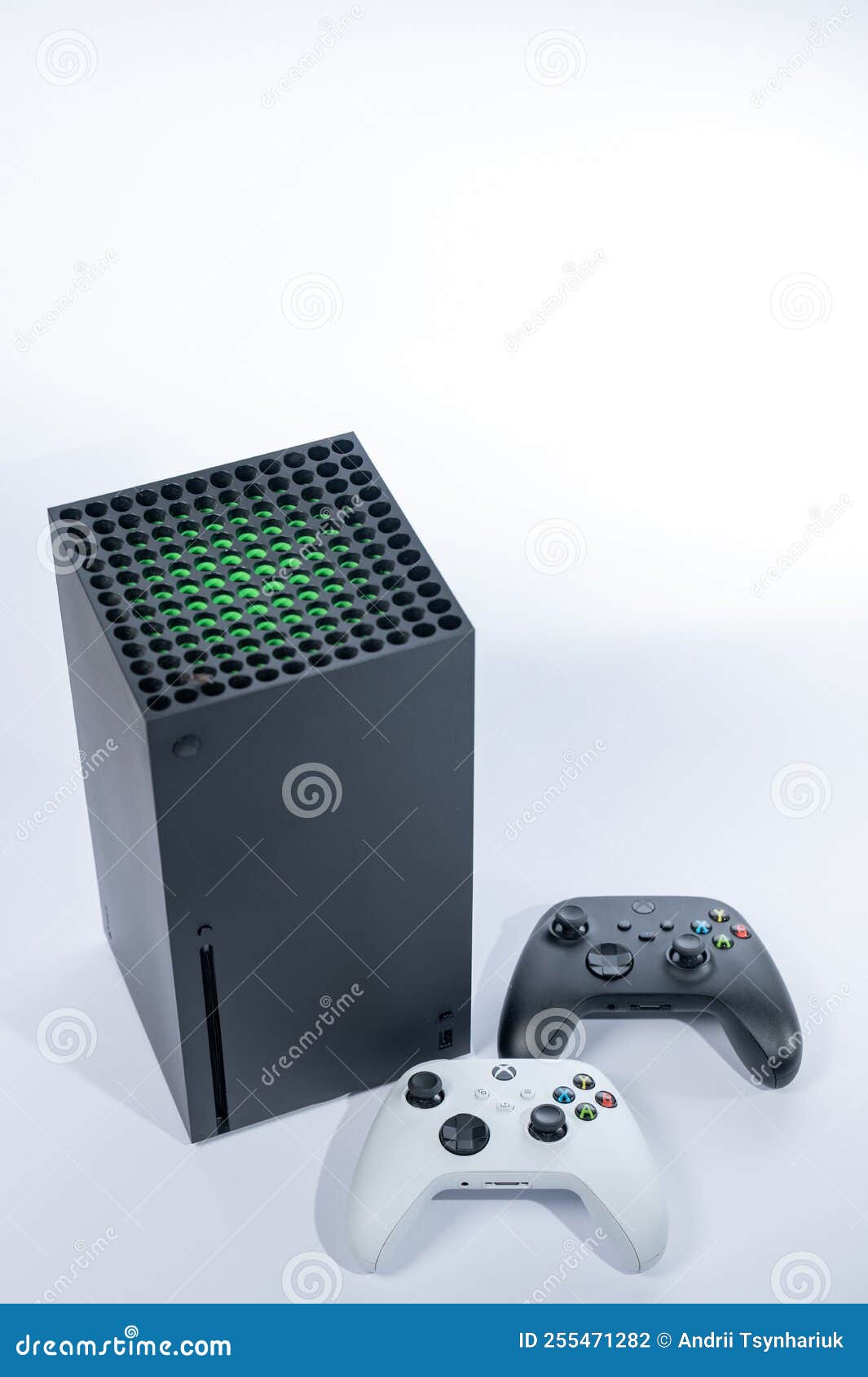 Ivano-Frankivsk, Ukraine August 14, 2022: Microsoft Xbox Wireless ...