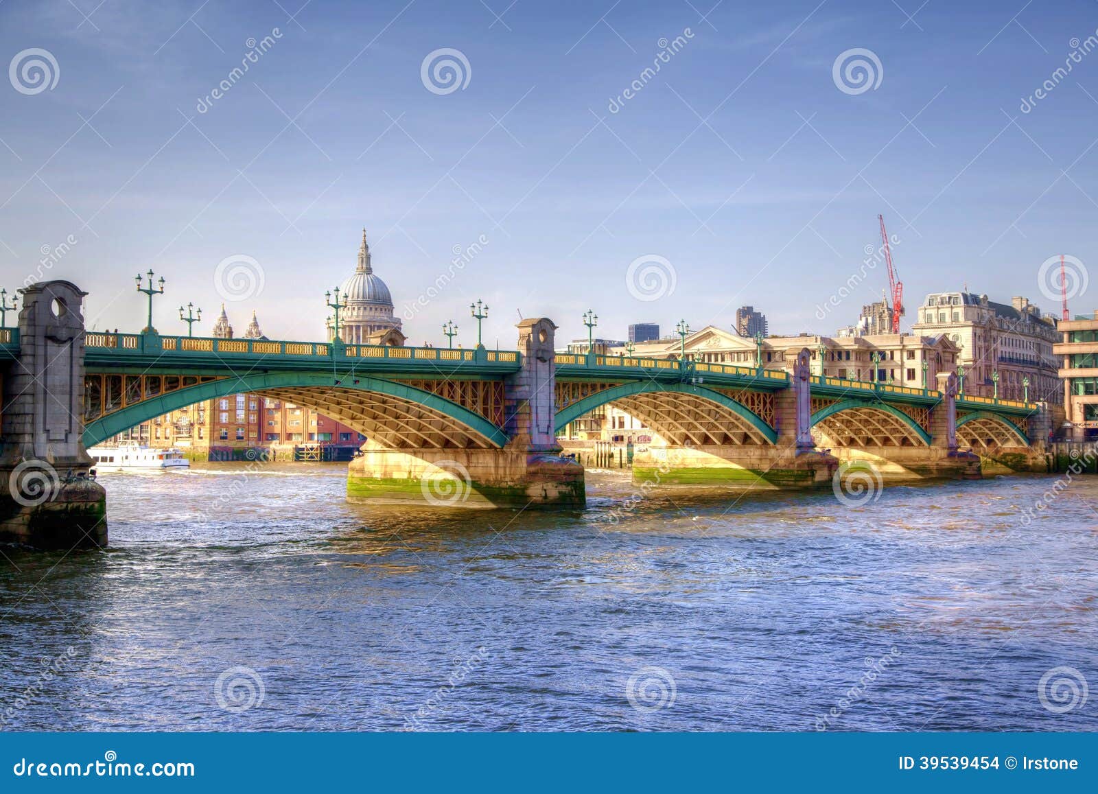 Iver Thames En El Procee Crepuscular De HDR Imagen de archivo editorial ...