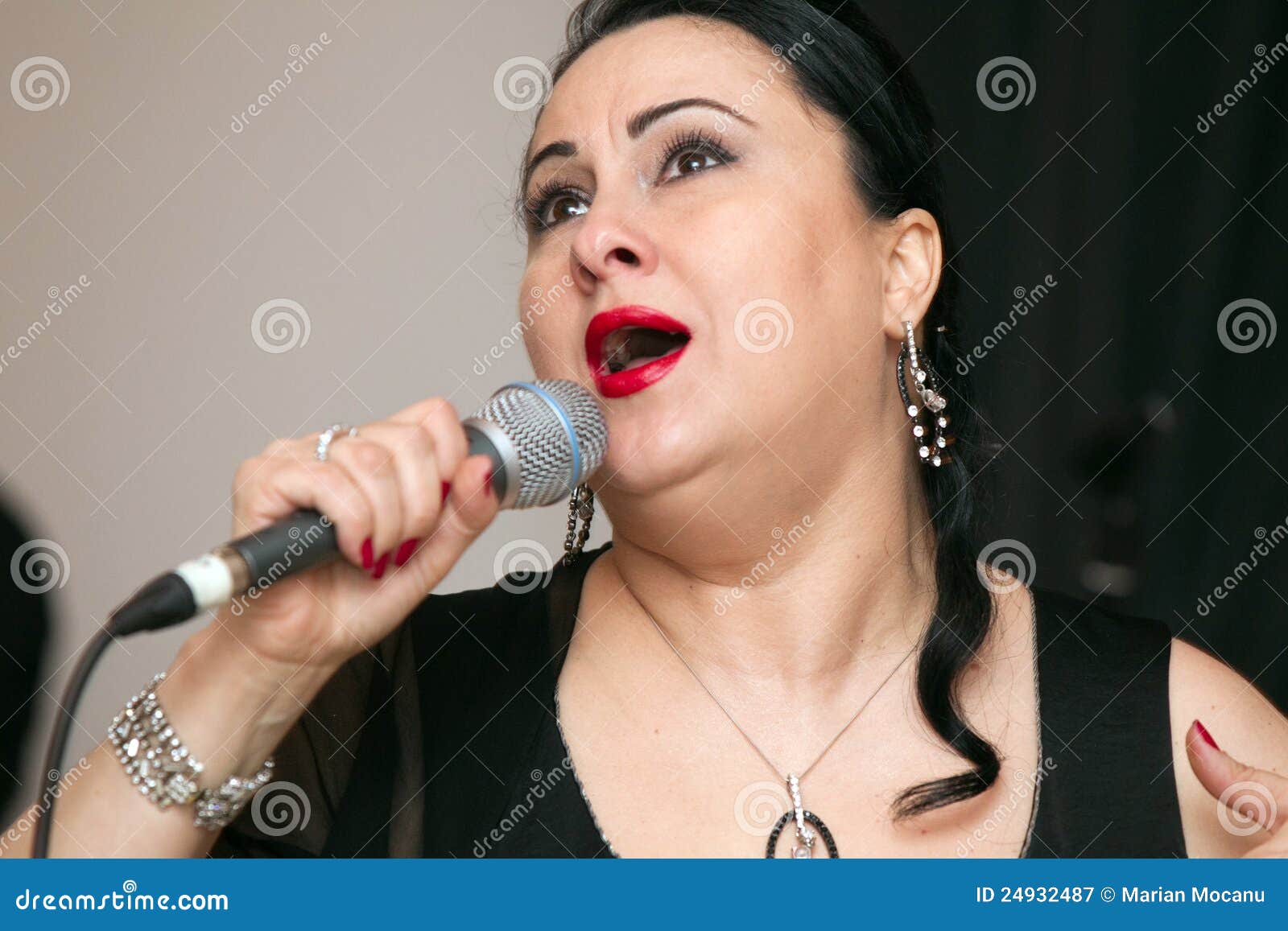 Izabela Barbu editorial photography. Image of show, music - 24932487