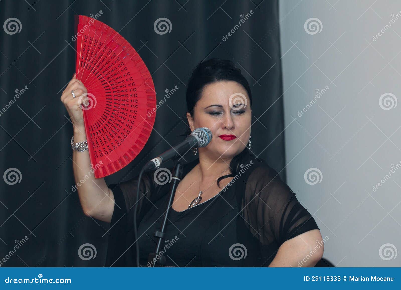 Izabela Barbu editorial stock photo. Image of stage, singer - 29118333