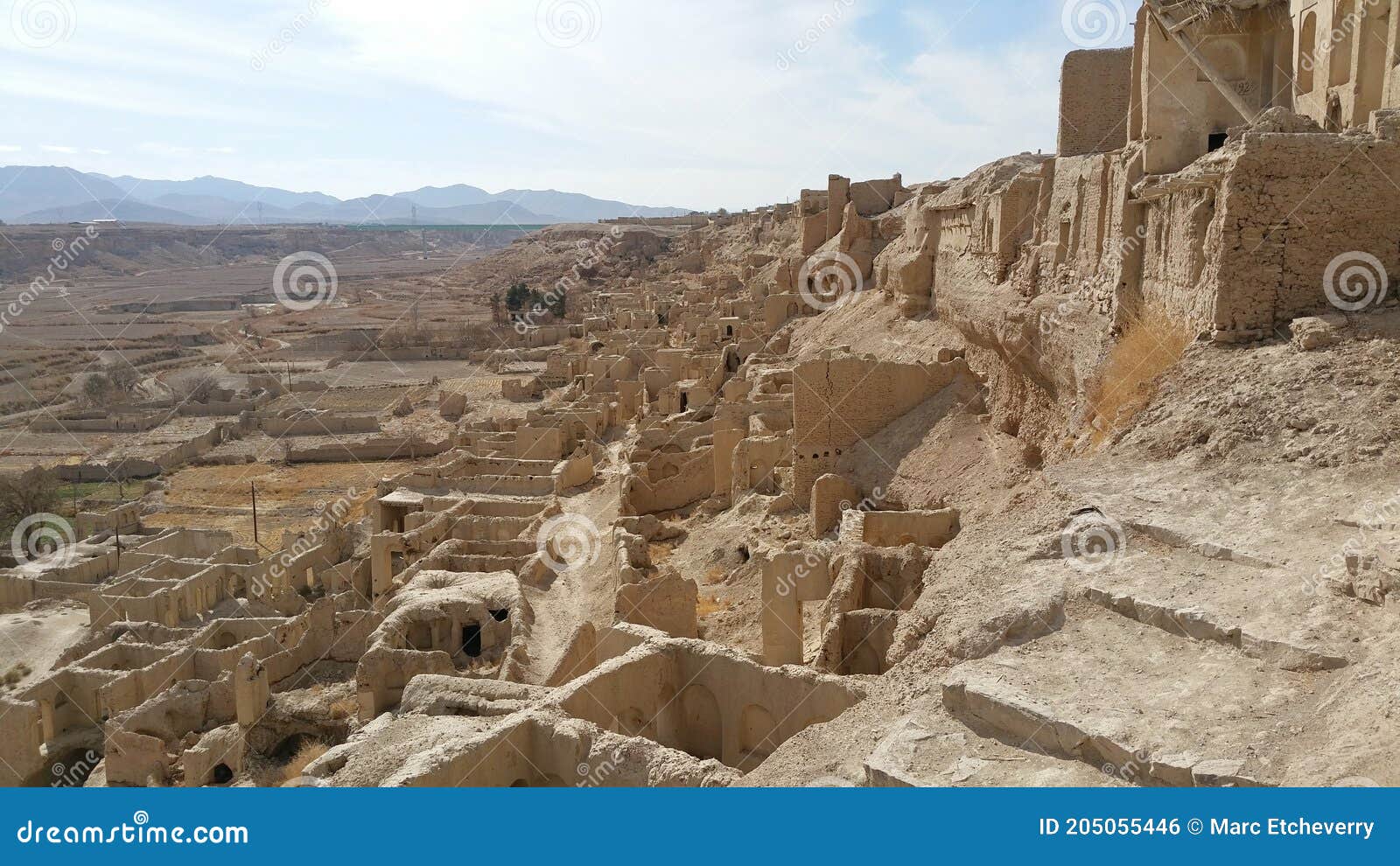 Izadkhvast village in Iran editorial photo. Image of landmark - 205055446