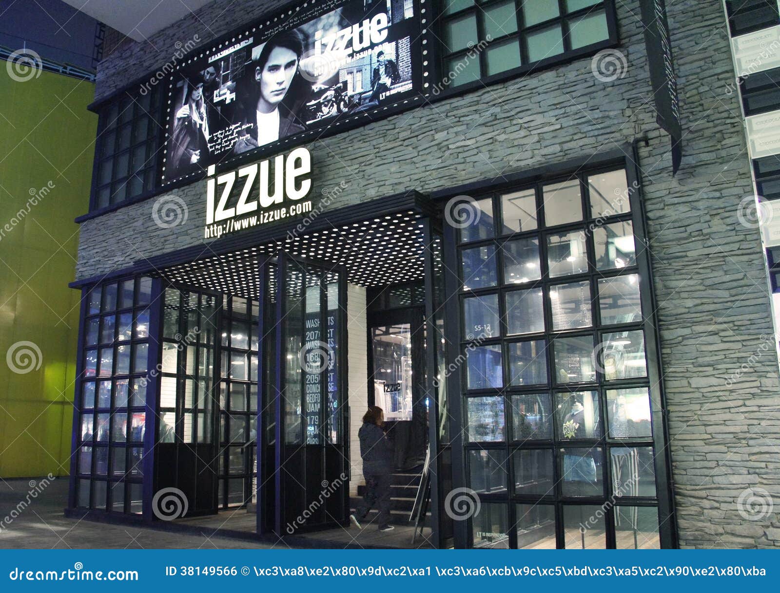 Izzue Fashion Store in China Editorial Photo - Image of counter, goods ...