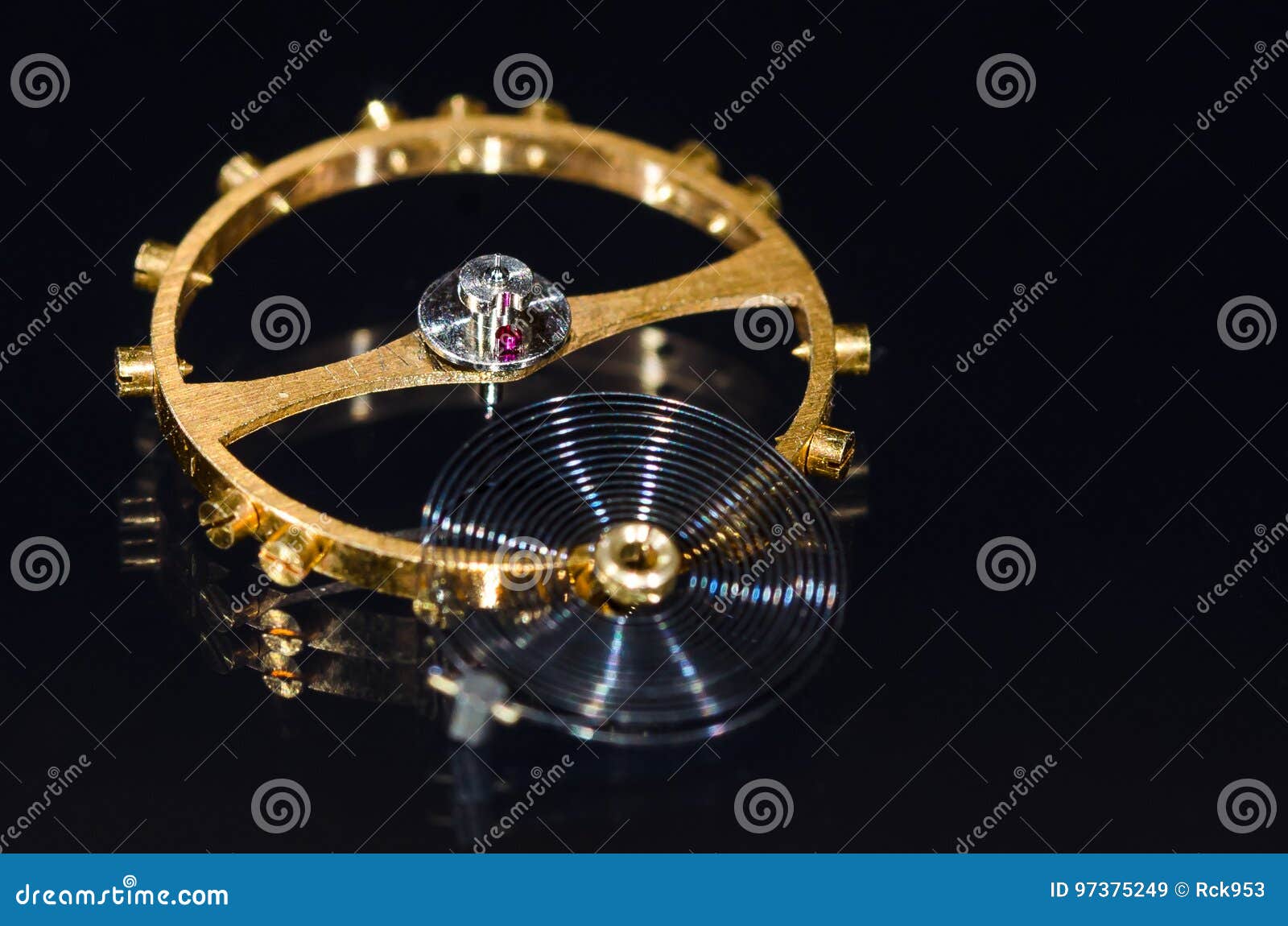 Jämviktshjul, Spiralfjäder Och Ruby Impulse Roller Jewel Fotografering ...