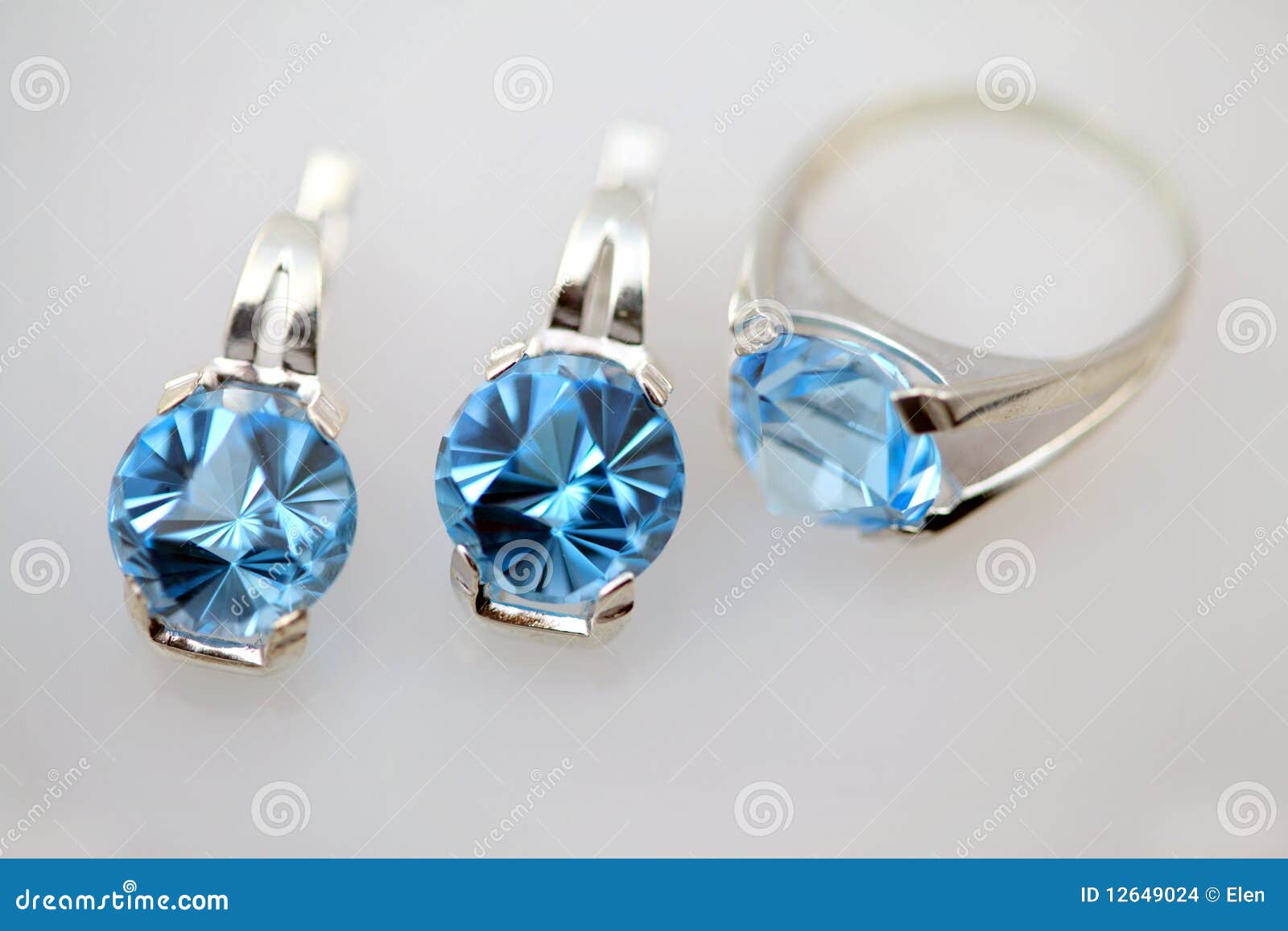 Jóia De Prata Com Topaz Azul Foto de Stock - Imagem de bonito, branco ...