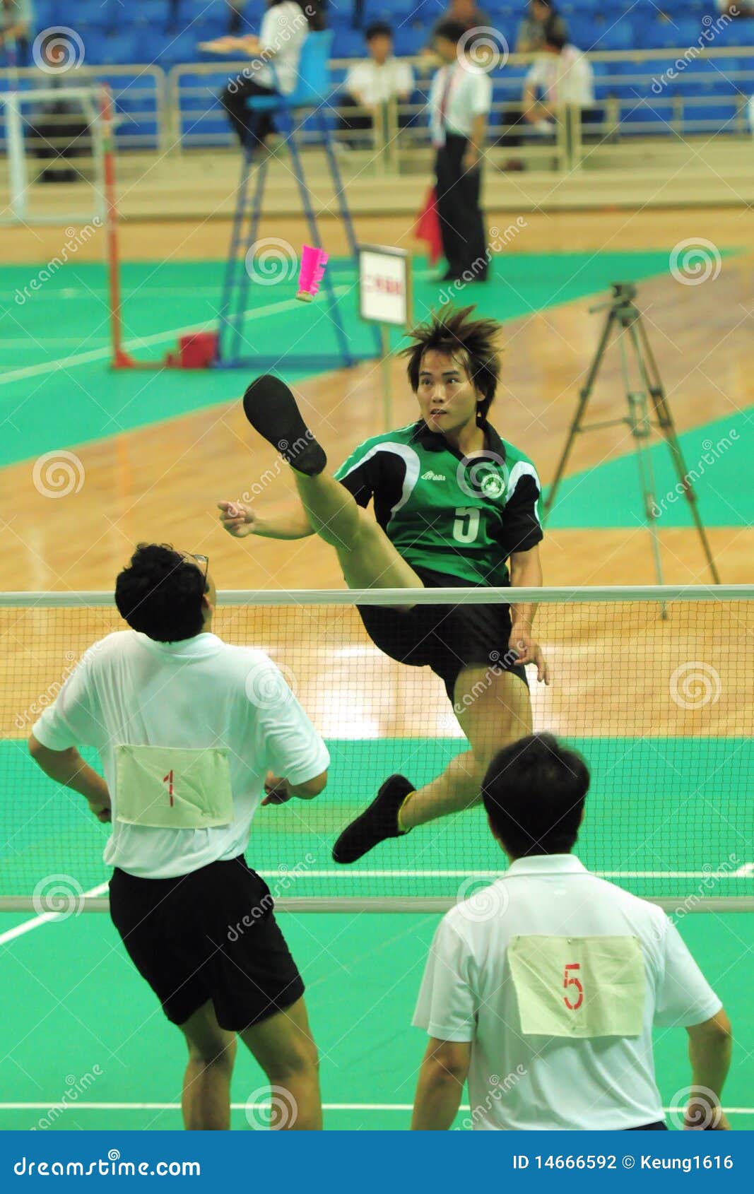 J. Li in action editorial photography. Image of level - 14666592