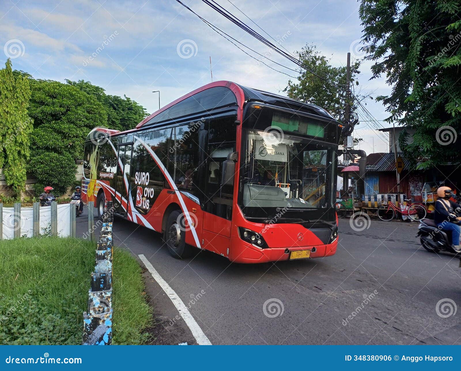 LRT Train in Station with Curved Roof Editorial Photo - Image of city ...