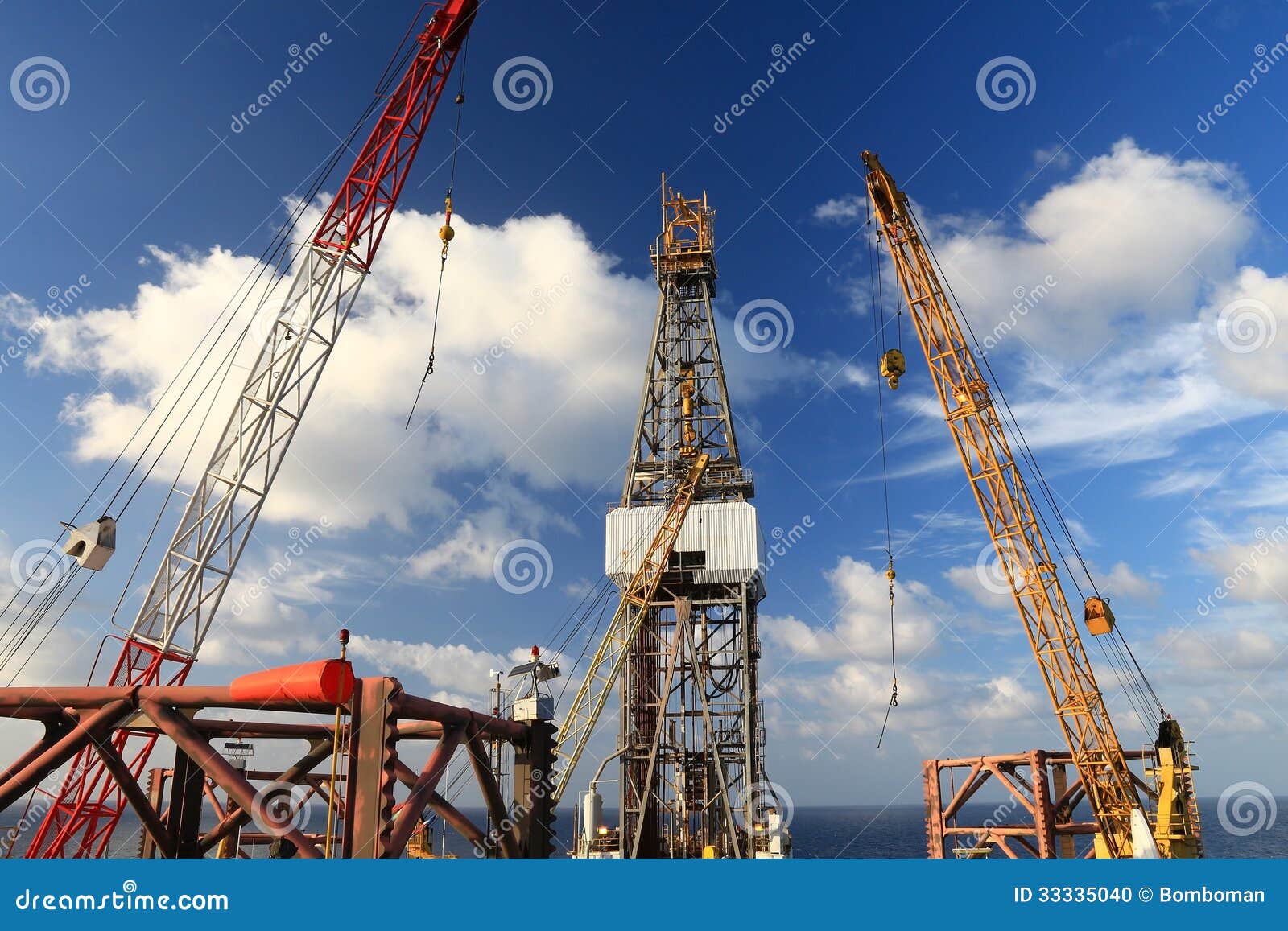 Jack Up Offshore Drilling Rig Picture. Image: 33335040