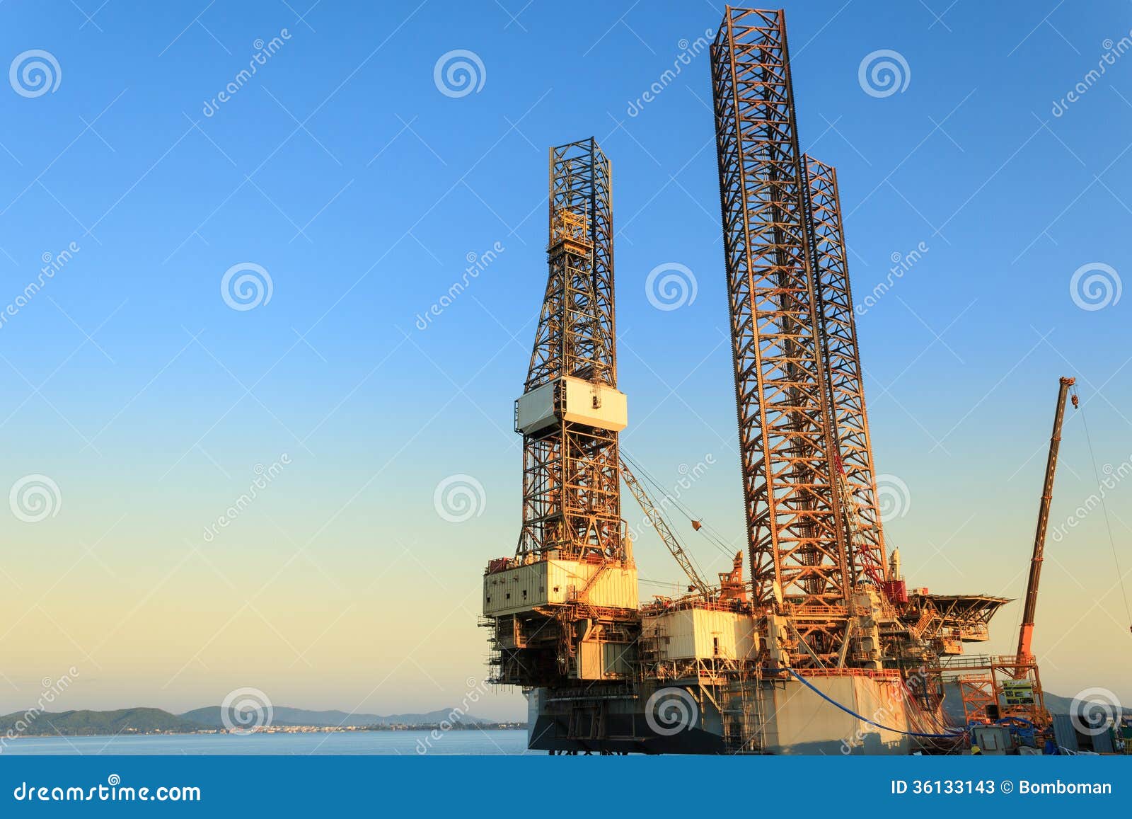 Jack up oil drilling rig stock image. Image of petroleum - 36133143
