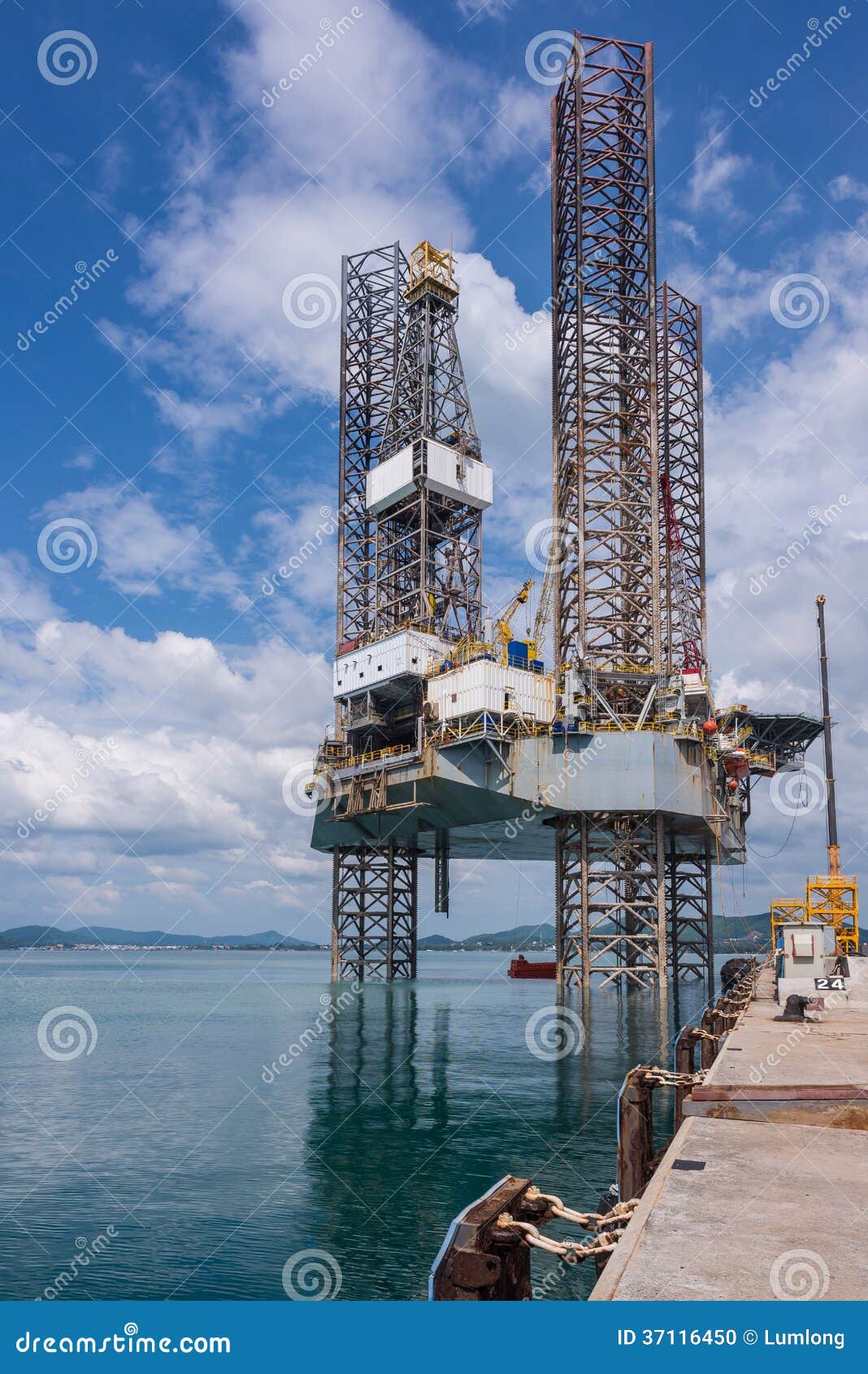 Jack Up Oil Rig at Shipyard Stock Photo - Image of port, helipad: 37116450