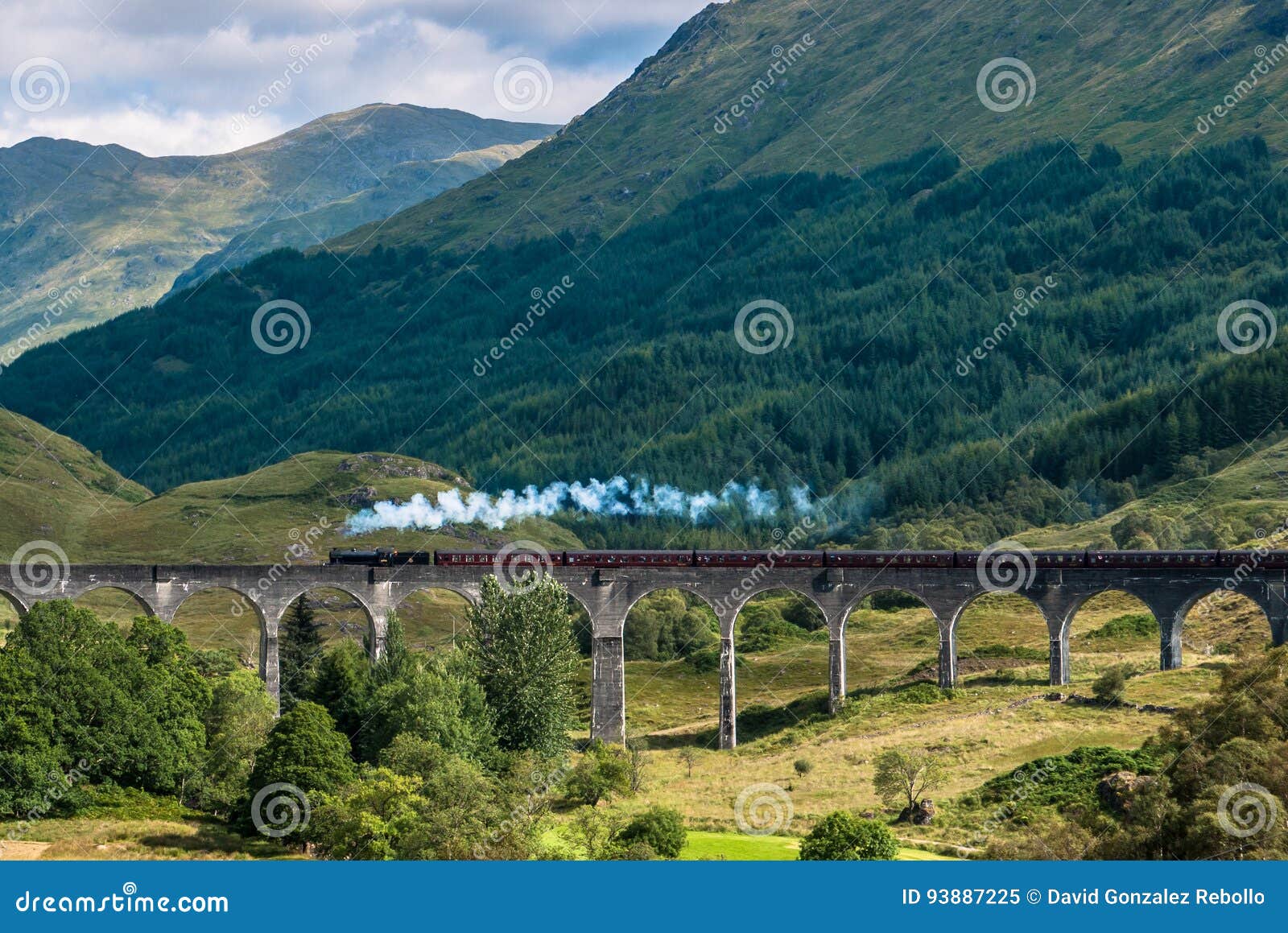 The Jacobite Train Over Glenfinnan Viaduct Stock Image - Image of ...