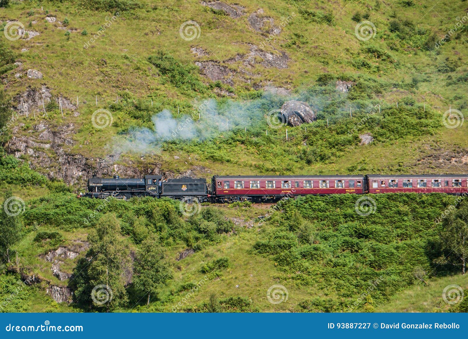 The Jacobite Train Over Glenfinnan Viaduct Editorial Photography ...