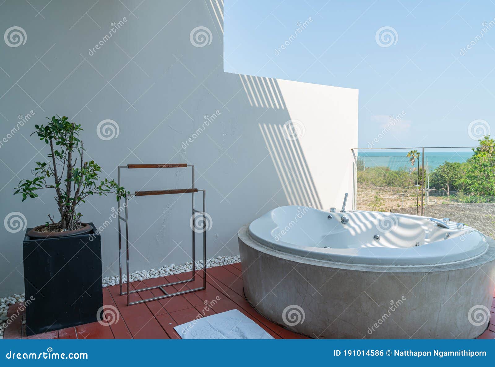 Jacuzzi Bath Tub on Balcony Stock Photo - Image of faucet, fresh: 191014586