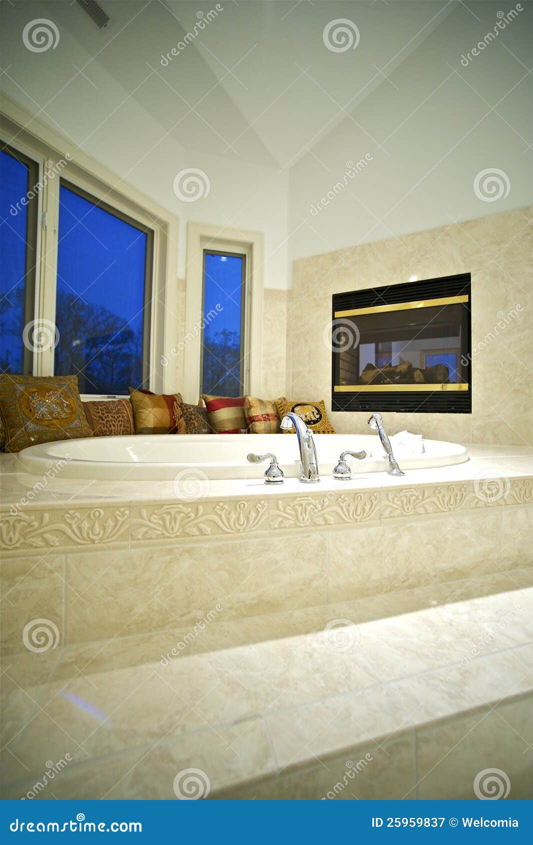 Jacuzzi de lujo imagen de archivo. Imagen de granito - 25959837