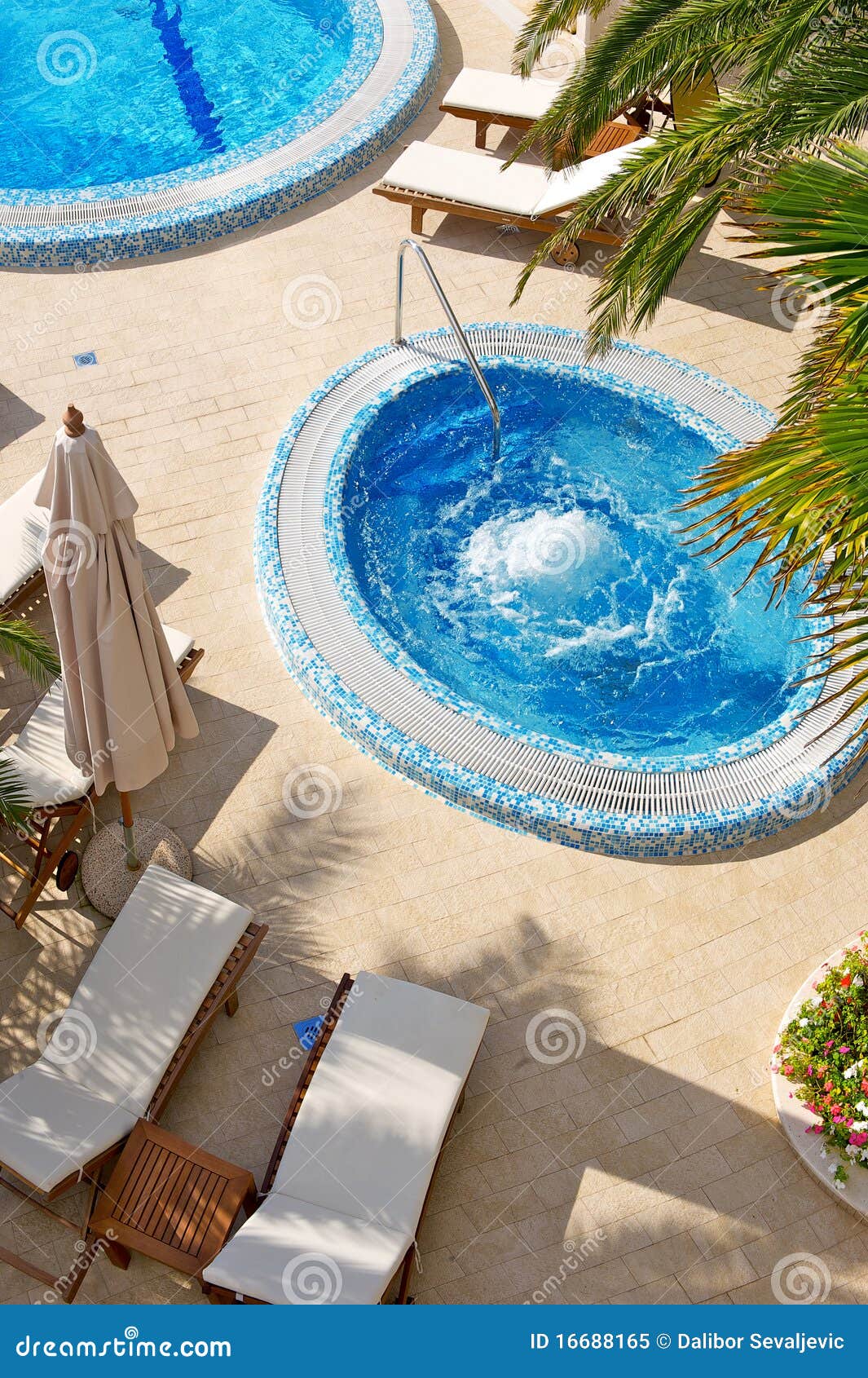 Jacuzzi and pool stock image. Image of paradise, prestigious - 16688165