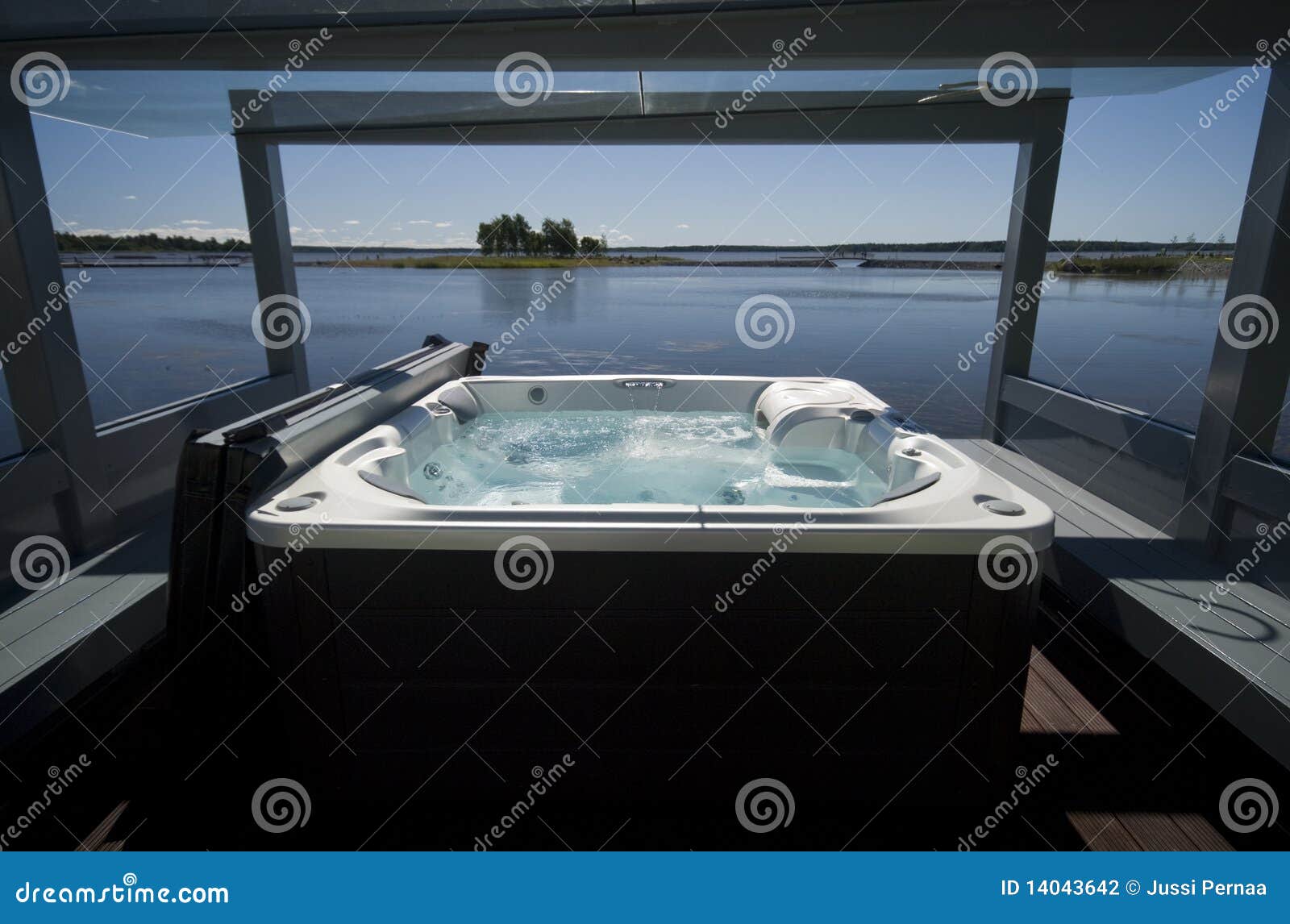 Jacuzzi por la playa. foto de archivo. Imagen de paisaje - 14043642