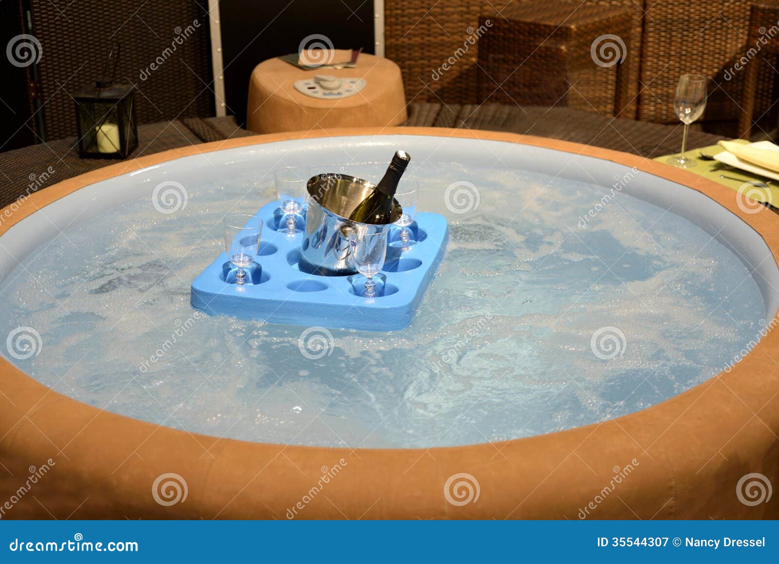 Jacuzzi, tina caliente imagen de archivo. Imagen de detalles - 35544307