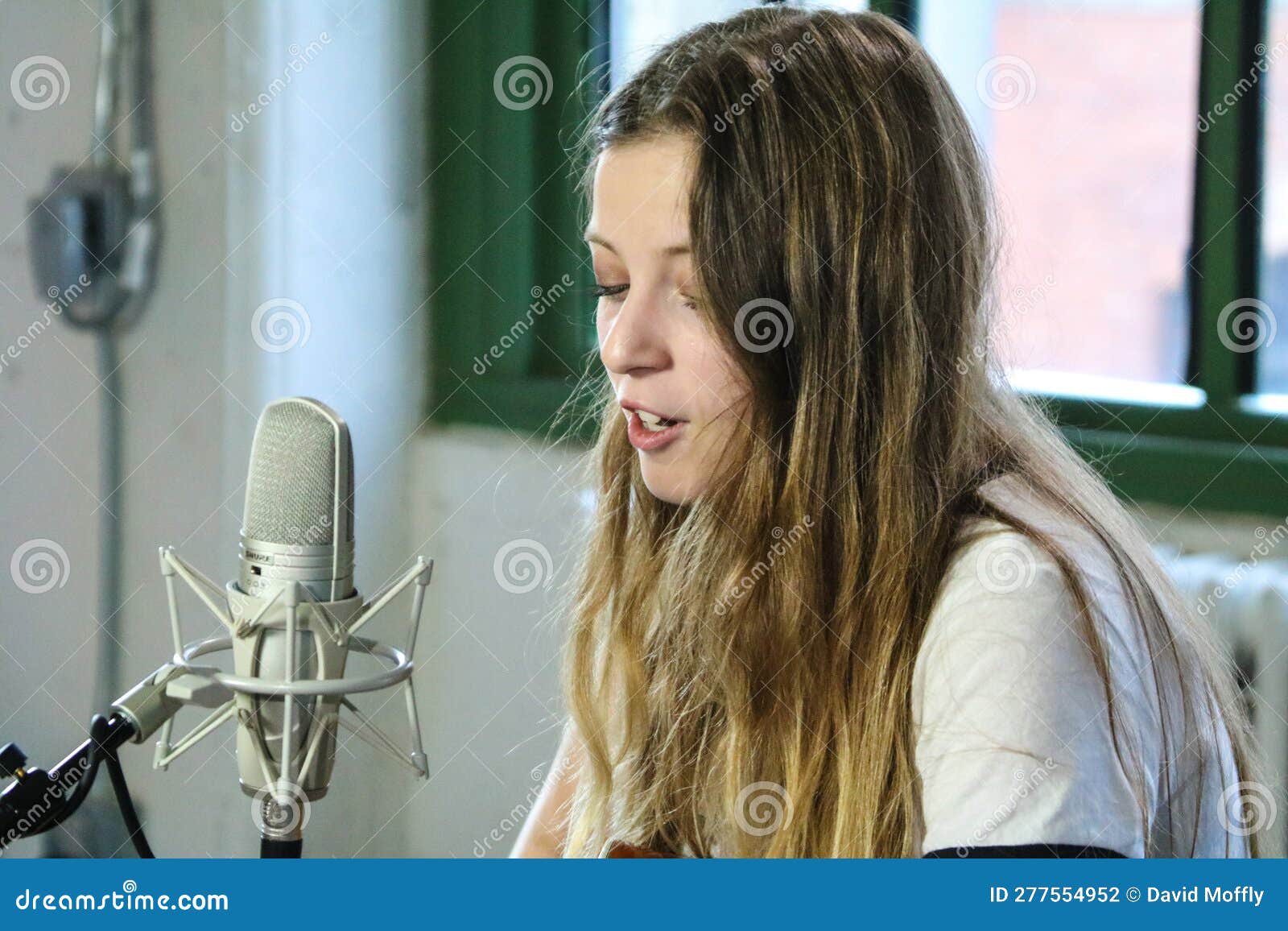 Jade Bird Films a Session in Brooklyn Editorial Photography - Image of ...