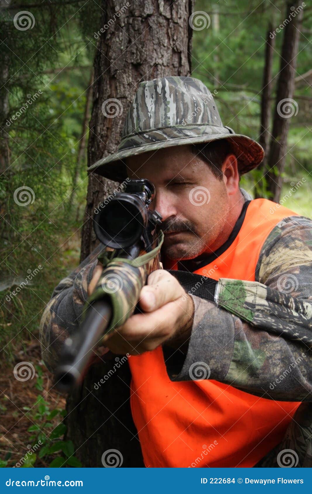 Jager stock foto. Image of sport, jager, buiten, kanon - 222684