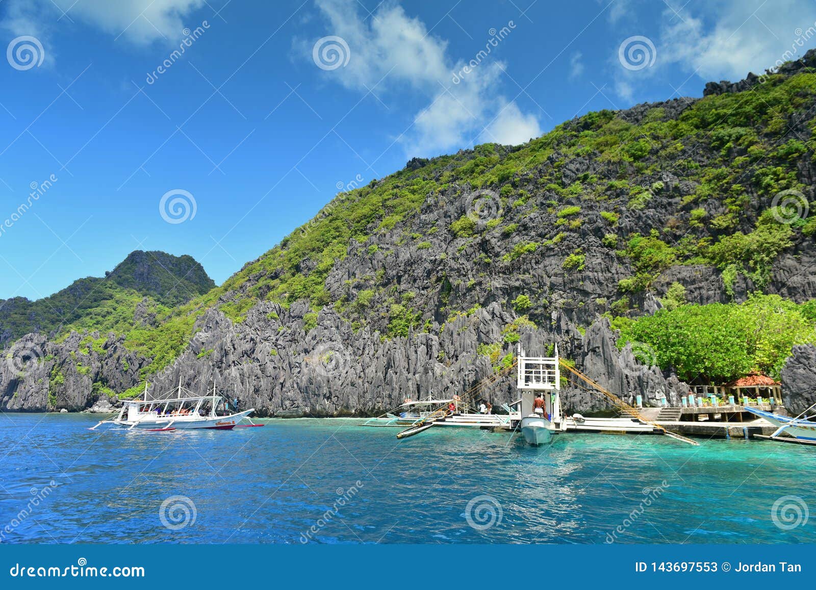 Jagged Limestone Cliffs of Matinloc Island at Palawan in Philippines ...