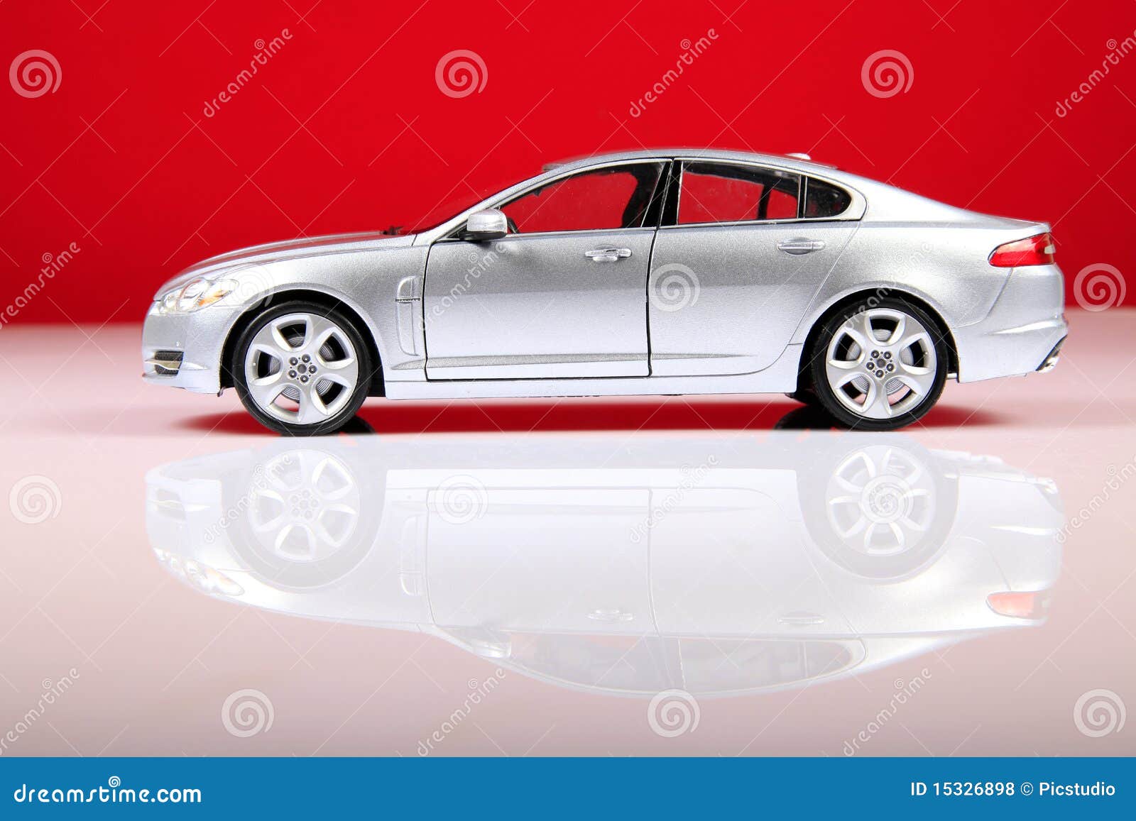 Jaguar XJ foto de archivo. Imagen de moderno, funcionamiento - 15326898