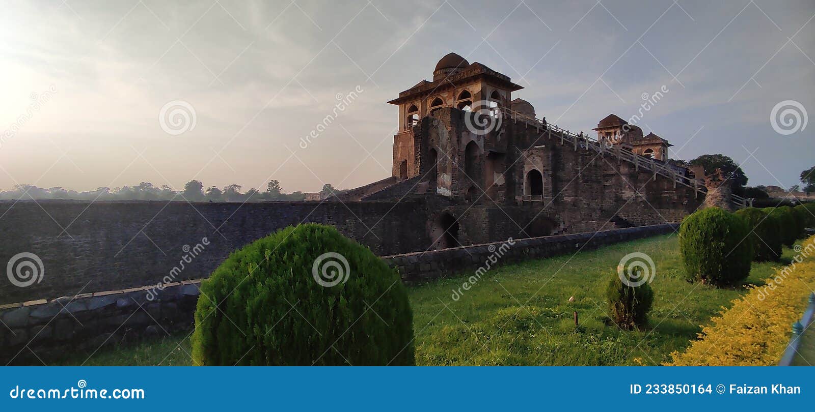 Jahaz Mahal of Mandu editorial stock image. Image of mandu - 233850164