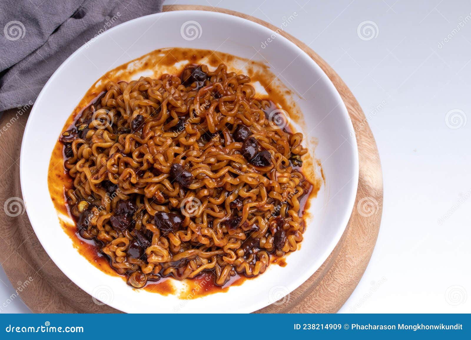Jajangmyeon Is Noodles Topped With A Thick Sauce Made Of Chunjang ...