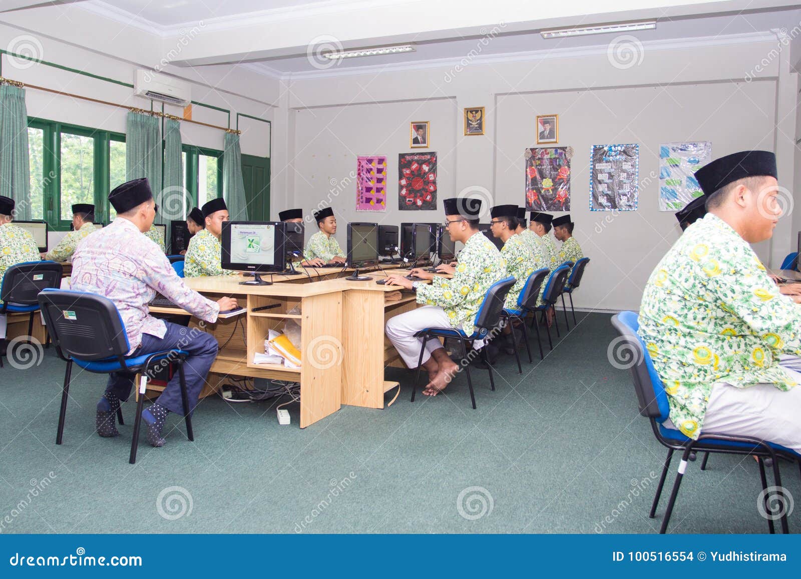 Muslim students editorial stock image. Image of happy - 100516554