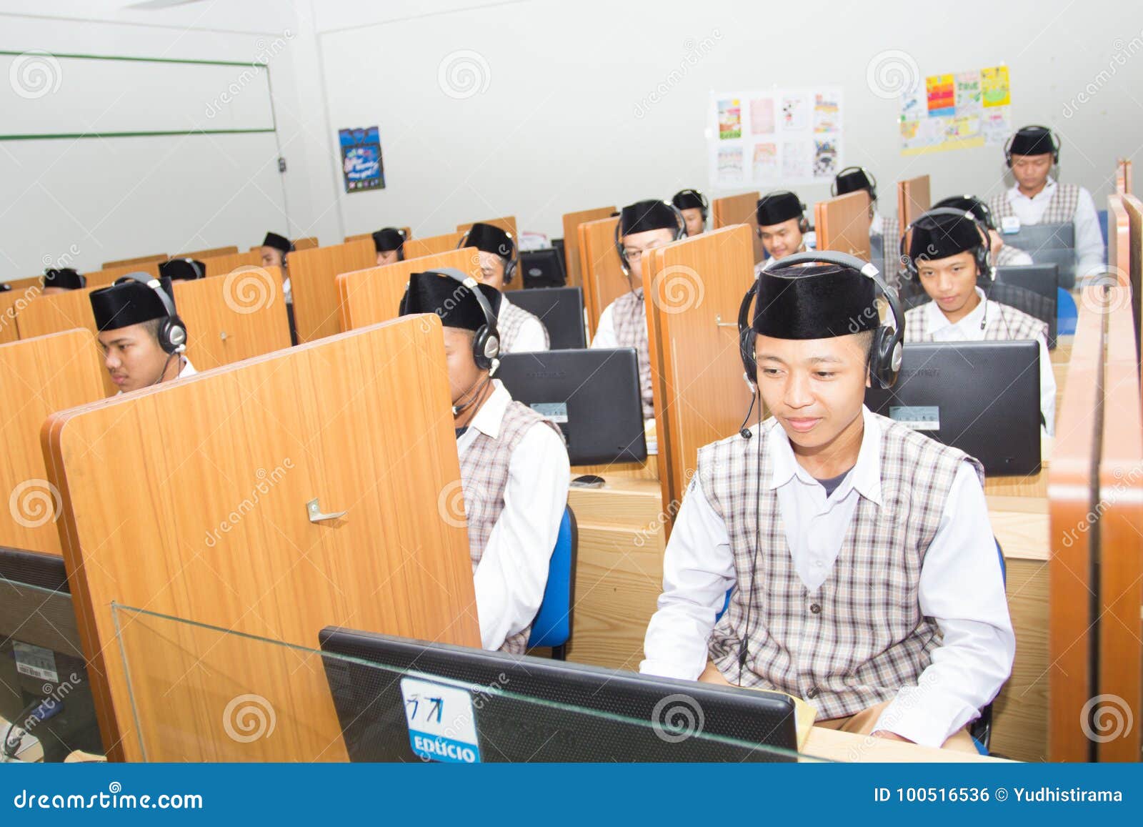 Muslim students editorial photo. Image of indonesia - 100516536