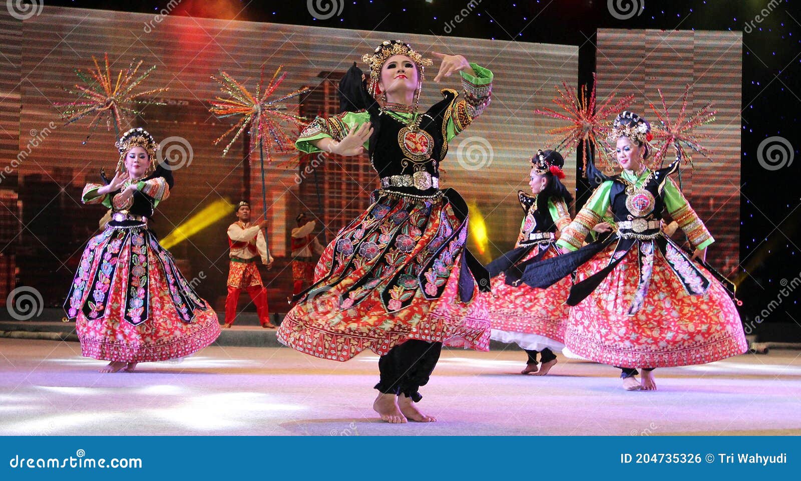 Betawi Traditional Entertainment Buskers Ondel Ondel Jakarta