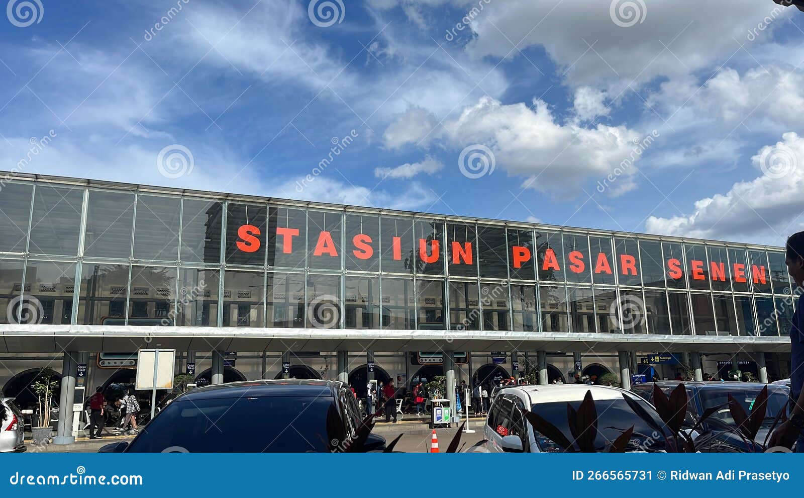 Jakarta Train Station editorial photo. Image of pasar - 266565731