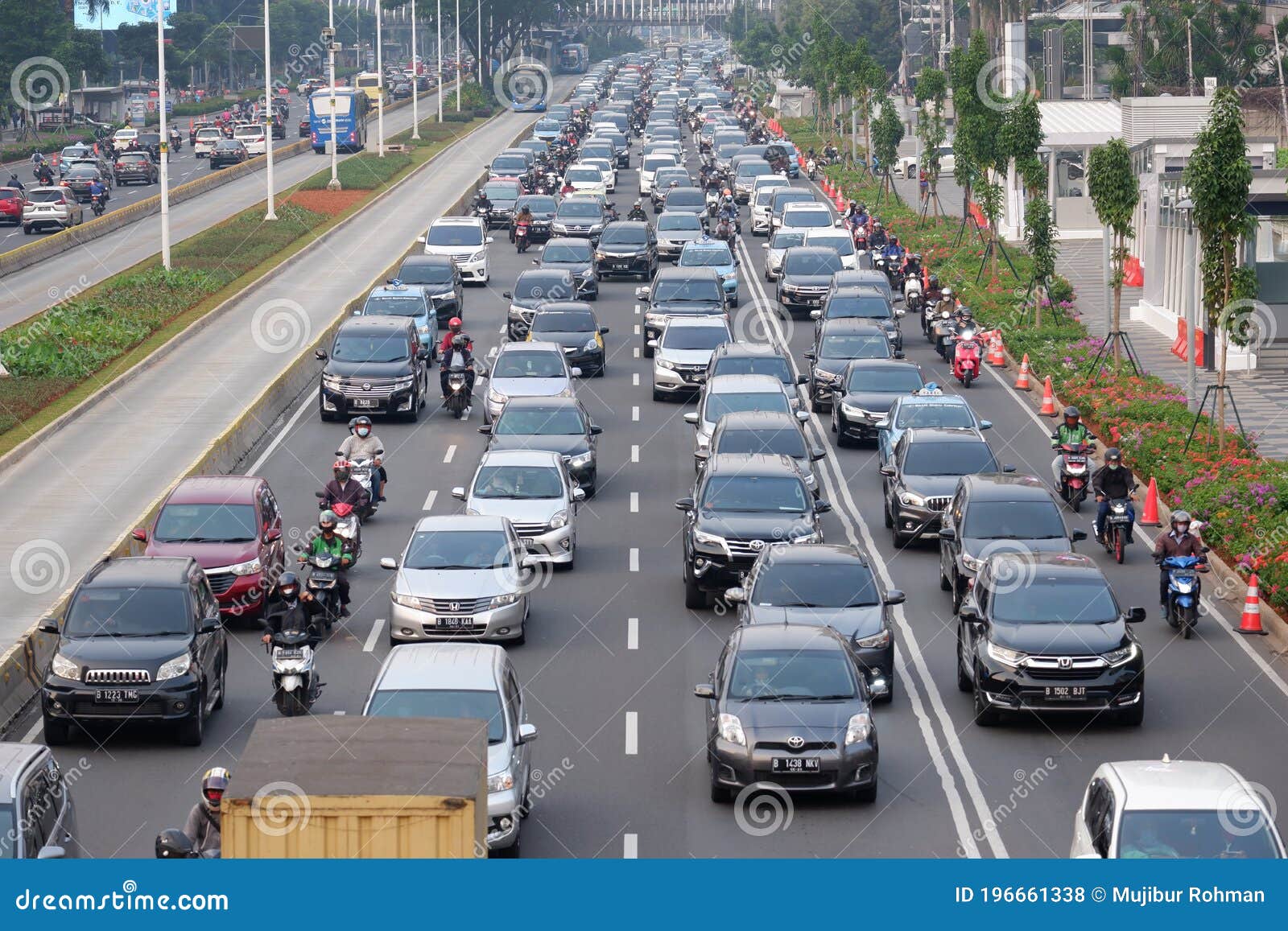 Jakarta Traffic Congestion on Weekdays at Busy Hours Editorial Stock ... Jakarta Traffic Congestion on Weekdays at Busy Hours Editorial Stock ...
