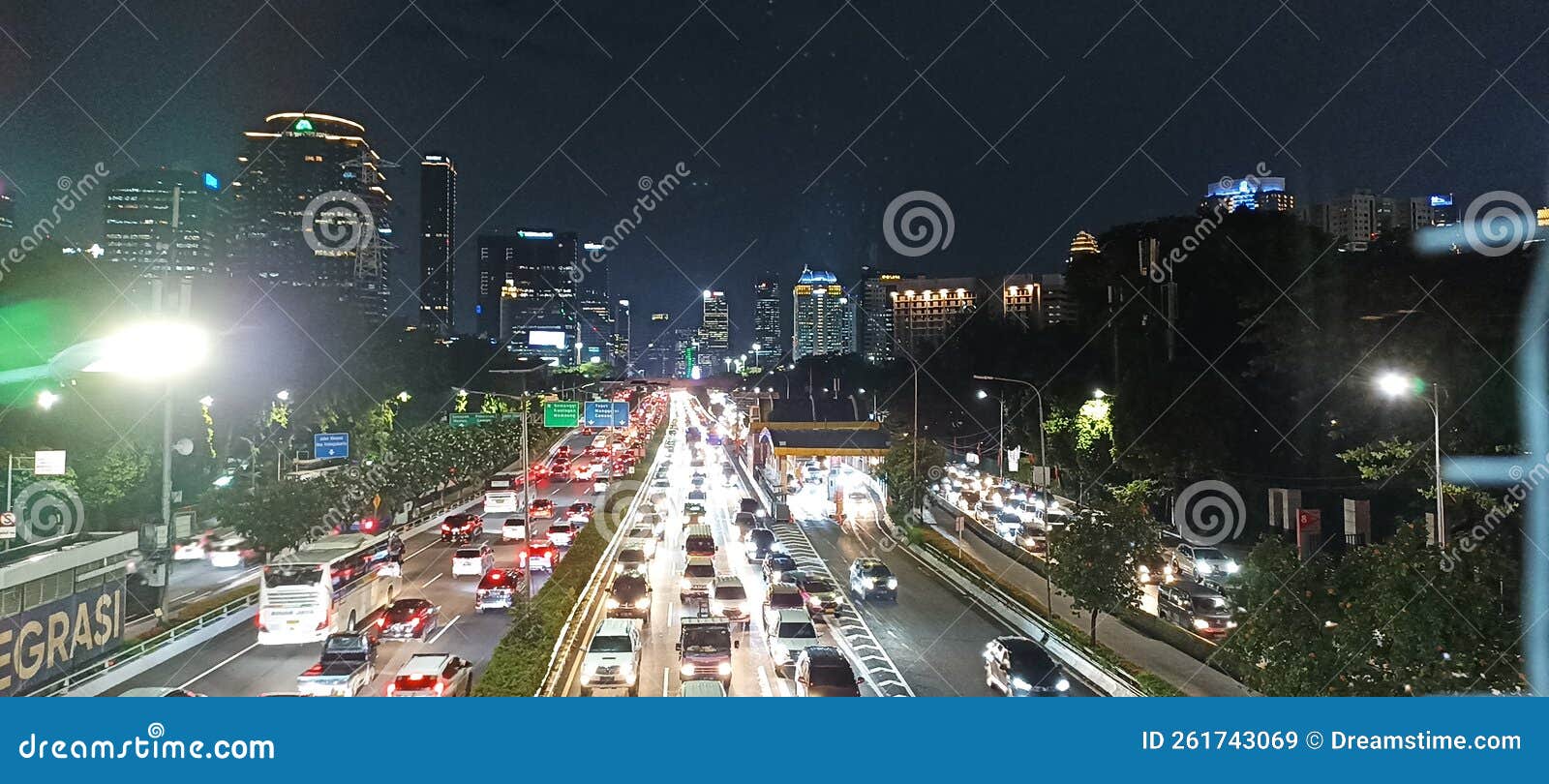 Jakarta Traffic Night editorial stock image. Image of night - 261743069