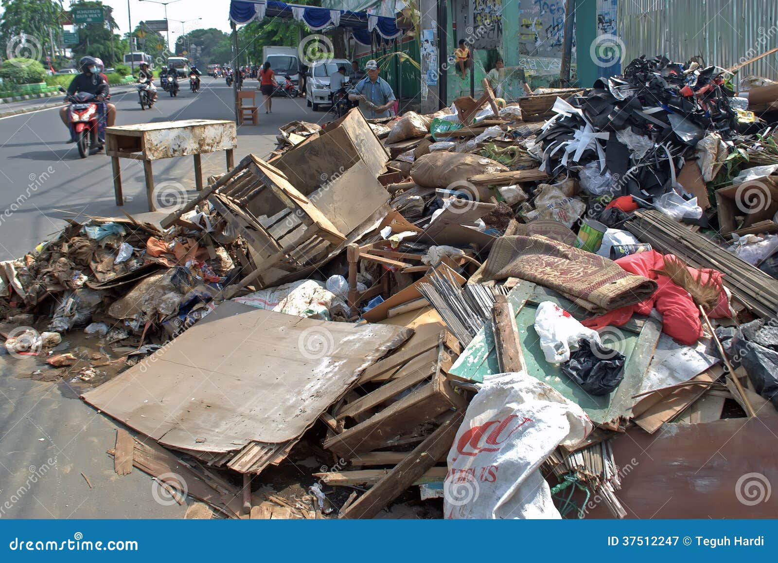 Jakarta trashes editorial photography. Image of garbage - 37512247