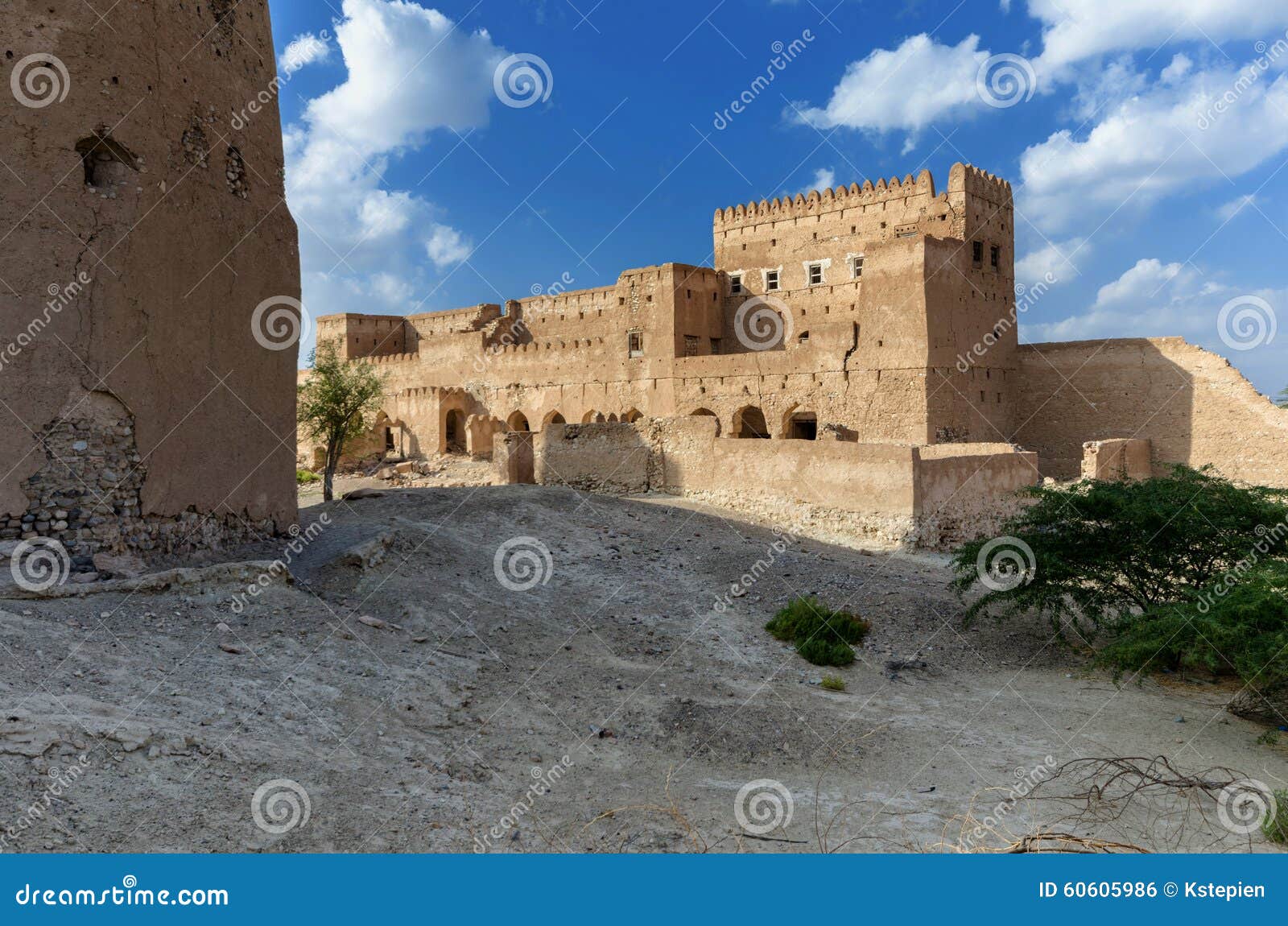 Jalan Bani Bu Ali Fort foto de archivo. Imagen de castillo - 60605986