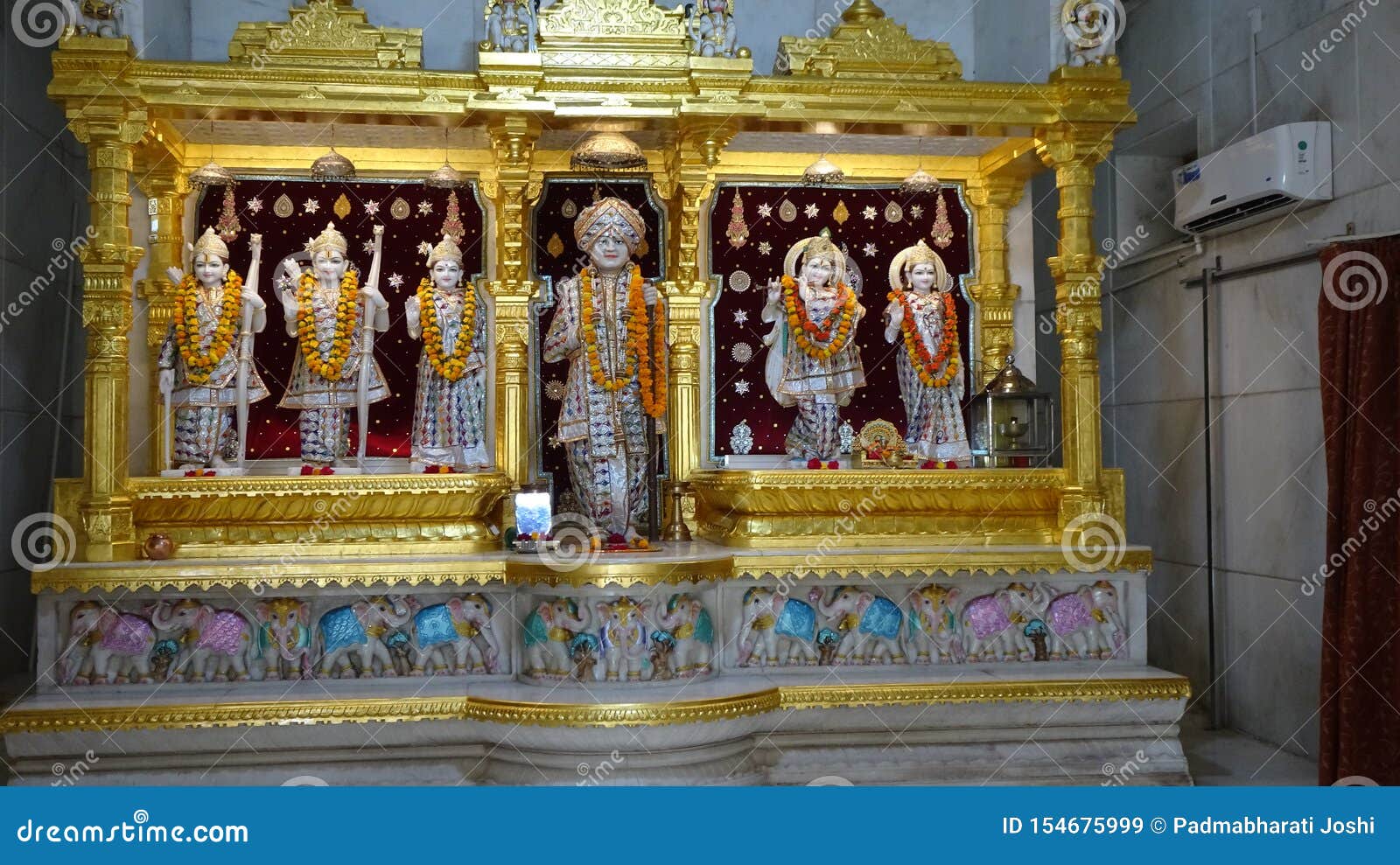 JALARAM BAPA TEMPLE stock image. Image of pray, shri - 154675999